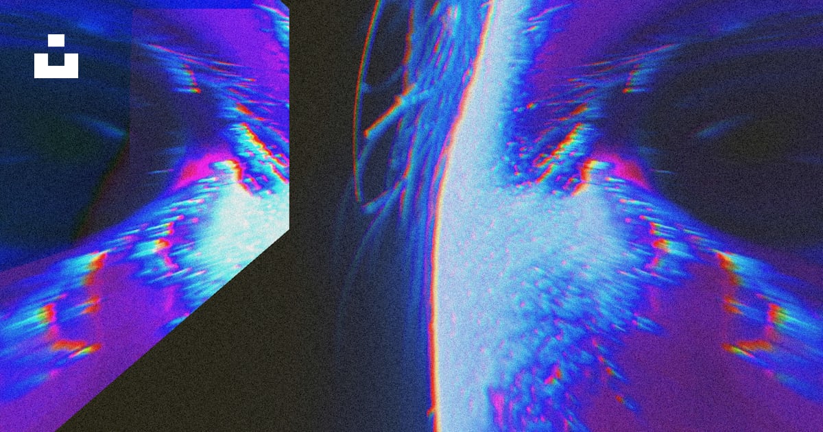 흐릿한 배경으로 사람의 얼굴 클로즈업 사진 Unsplash의 무료 실험적인 이미지