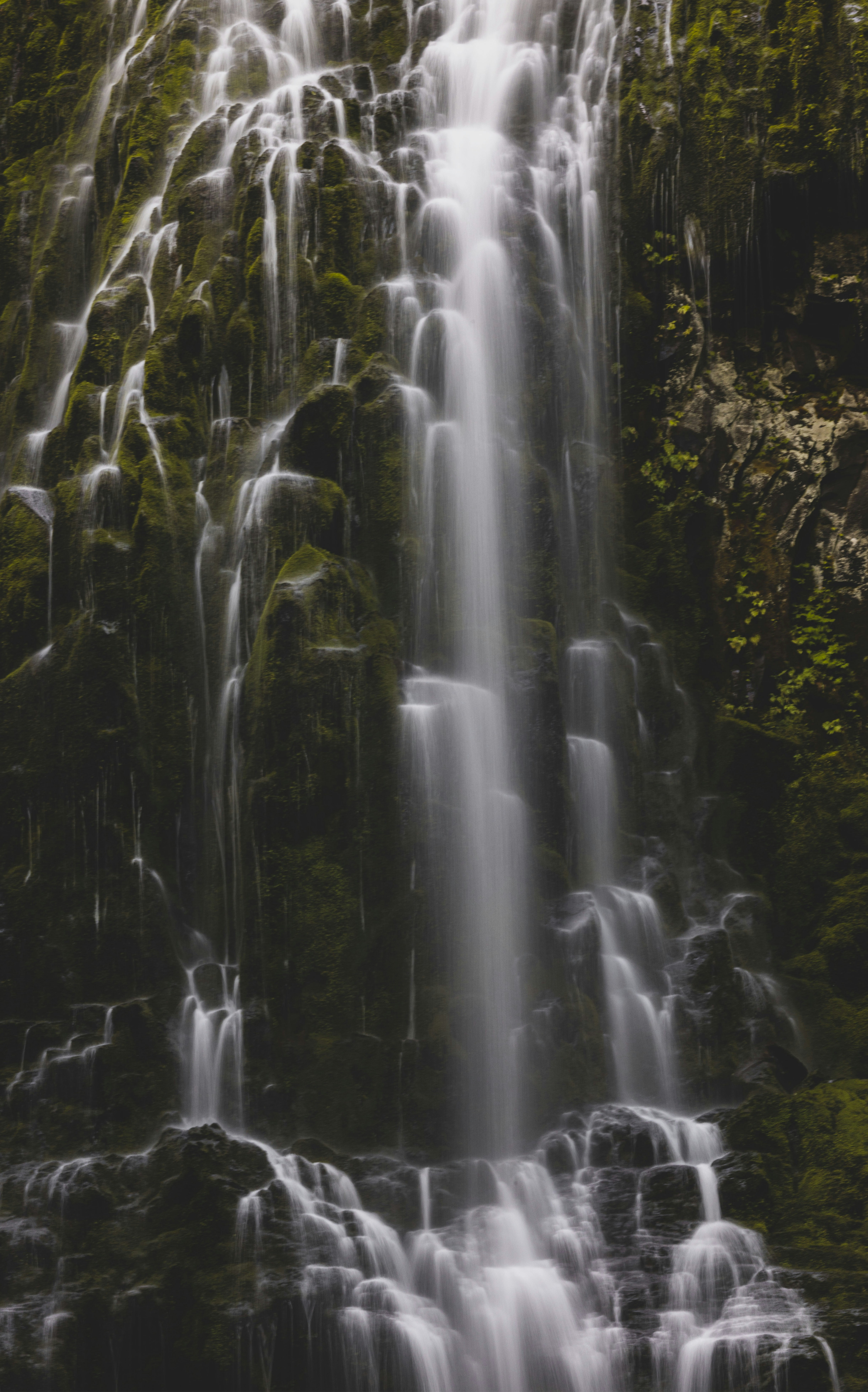 A very tall waterfall with lots of water photo – Free Adventure travel ...