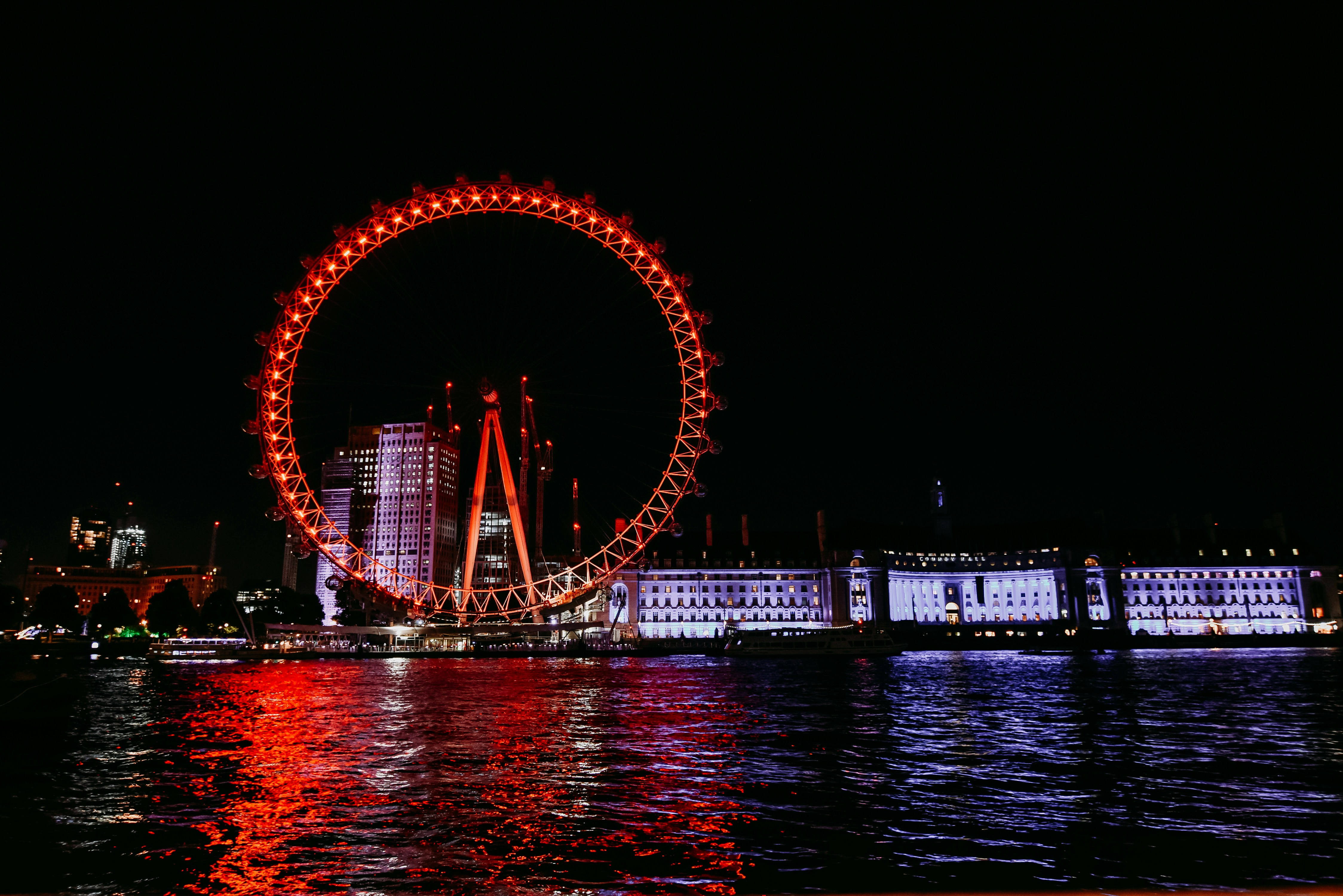 Crimson Wheel Over the Thames: Night Portrait of London's Illuminated Eye