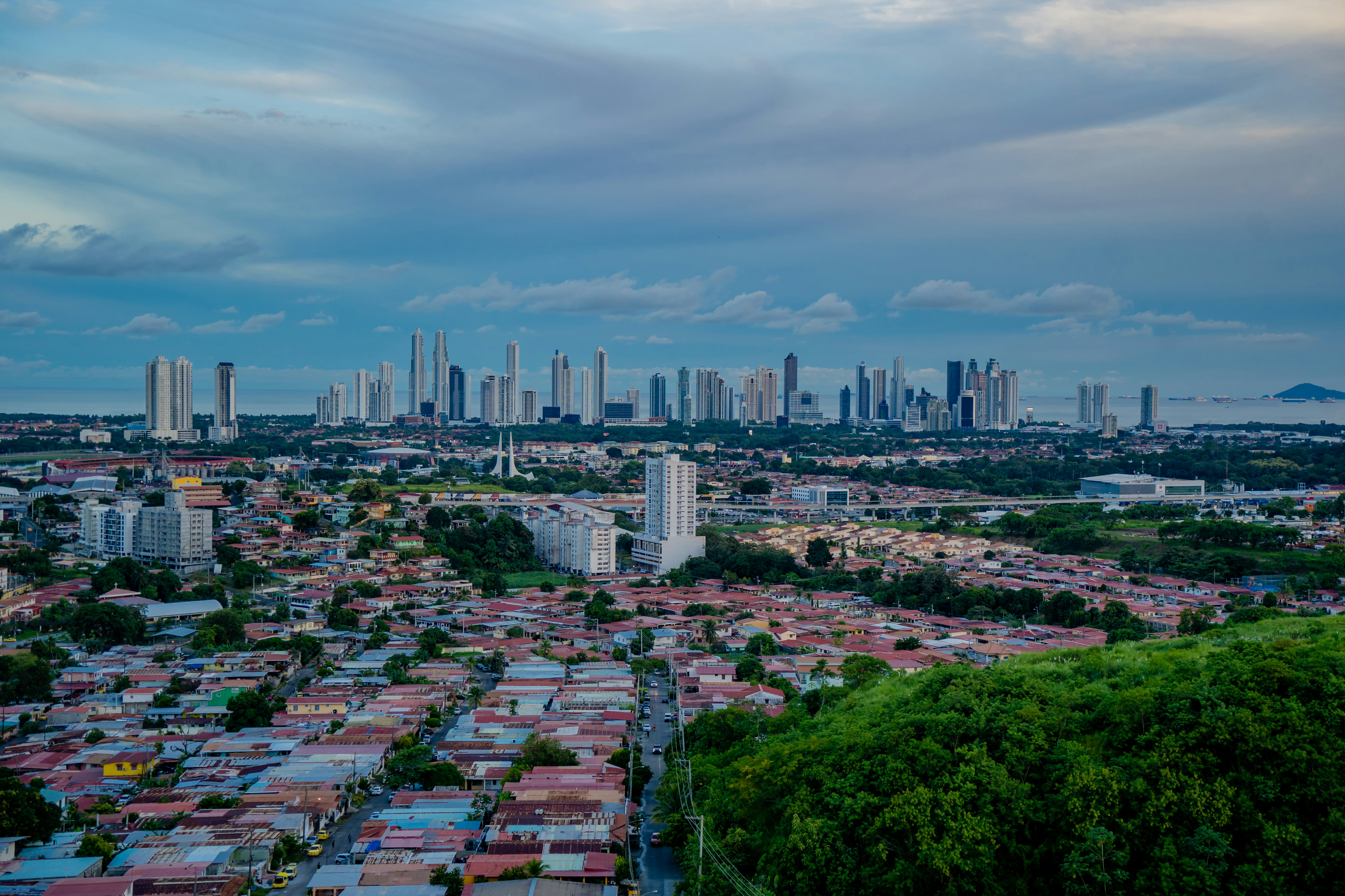 A view of a city with tall buildings photo – Free Panamá Image on Unsplash