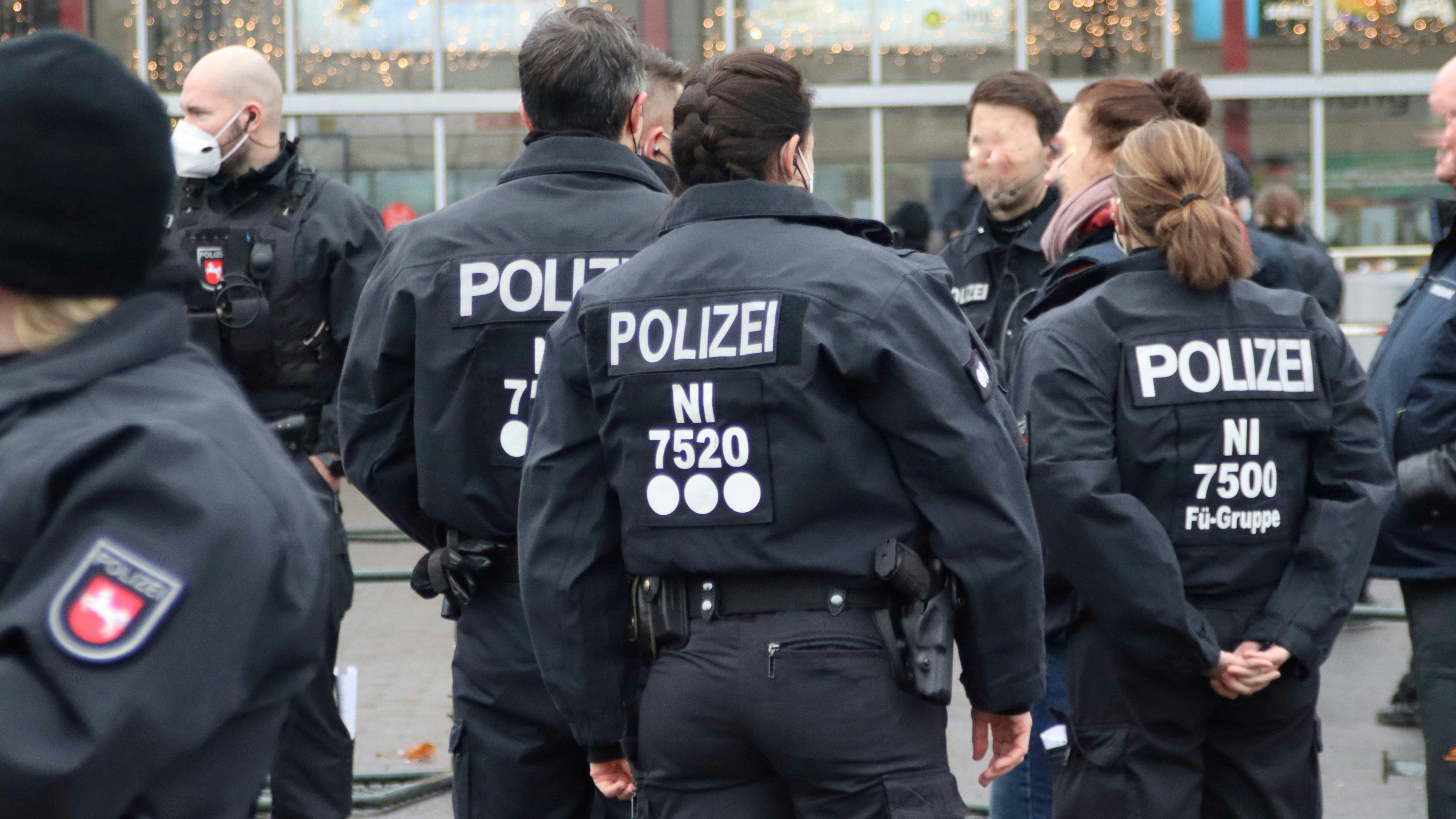 A group of police officers standing next to each other photo – Free Braunschweig Image on Unsplash