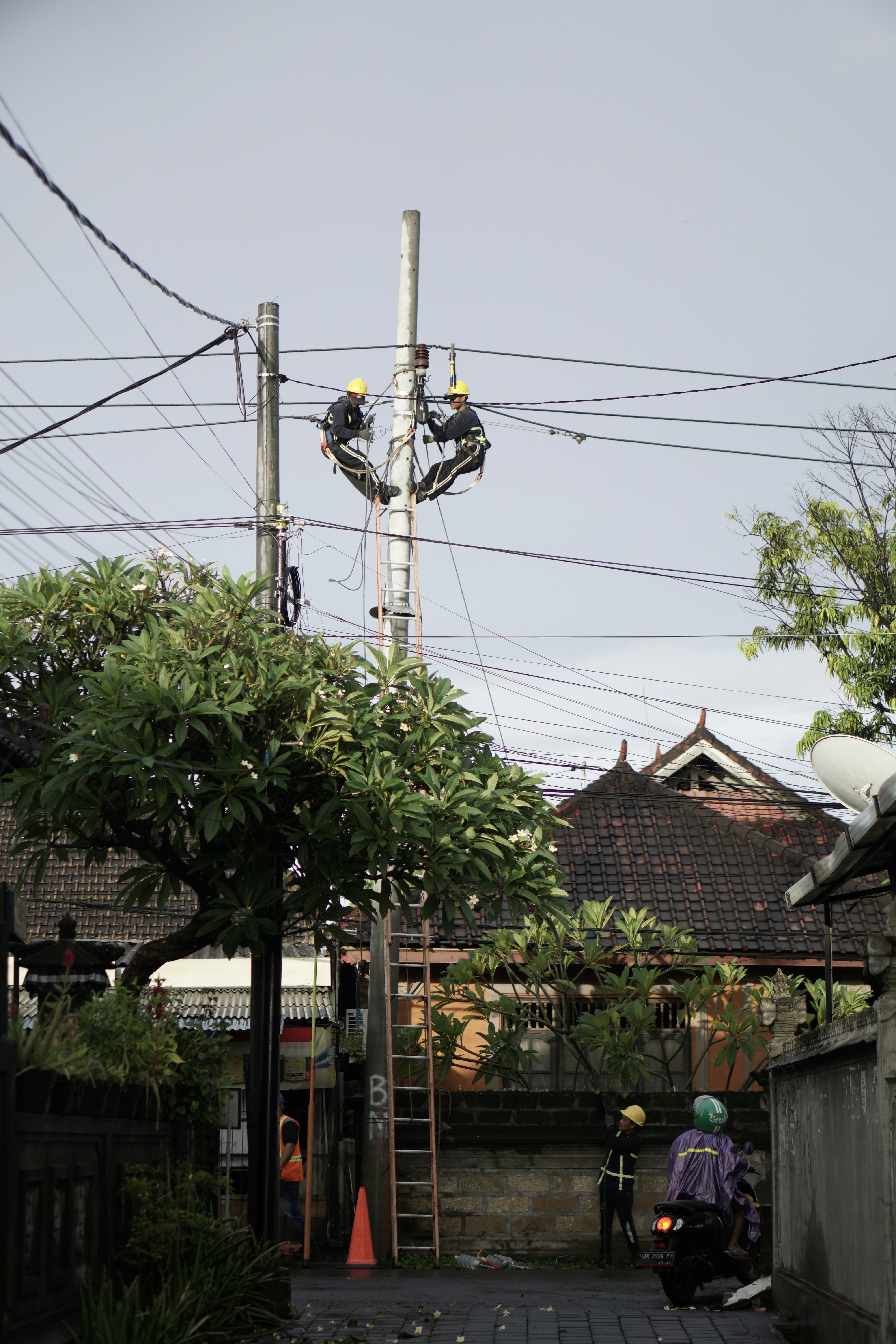 On the Edge of the Wire: Linemen at Work Above a Quiet Street
