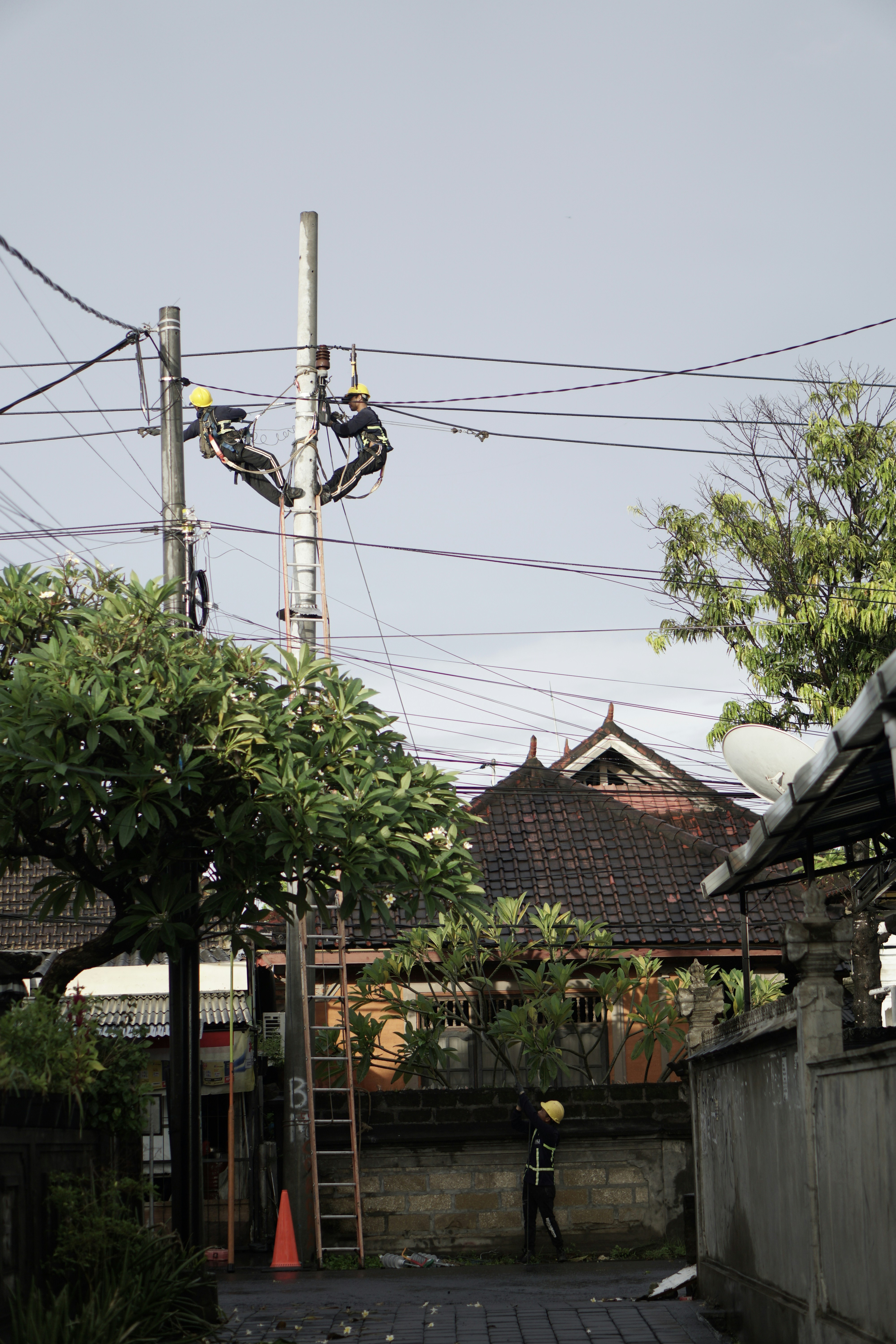 High-Voltage Quiet: Lineman at the Tangle of Urban Wires