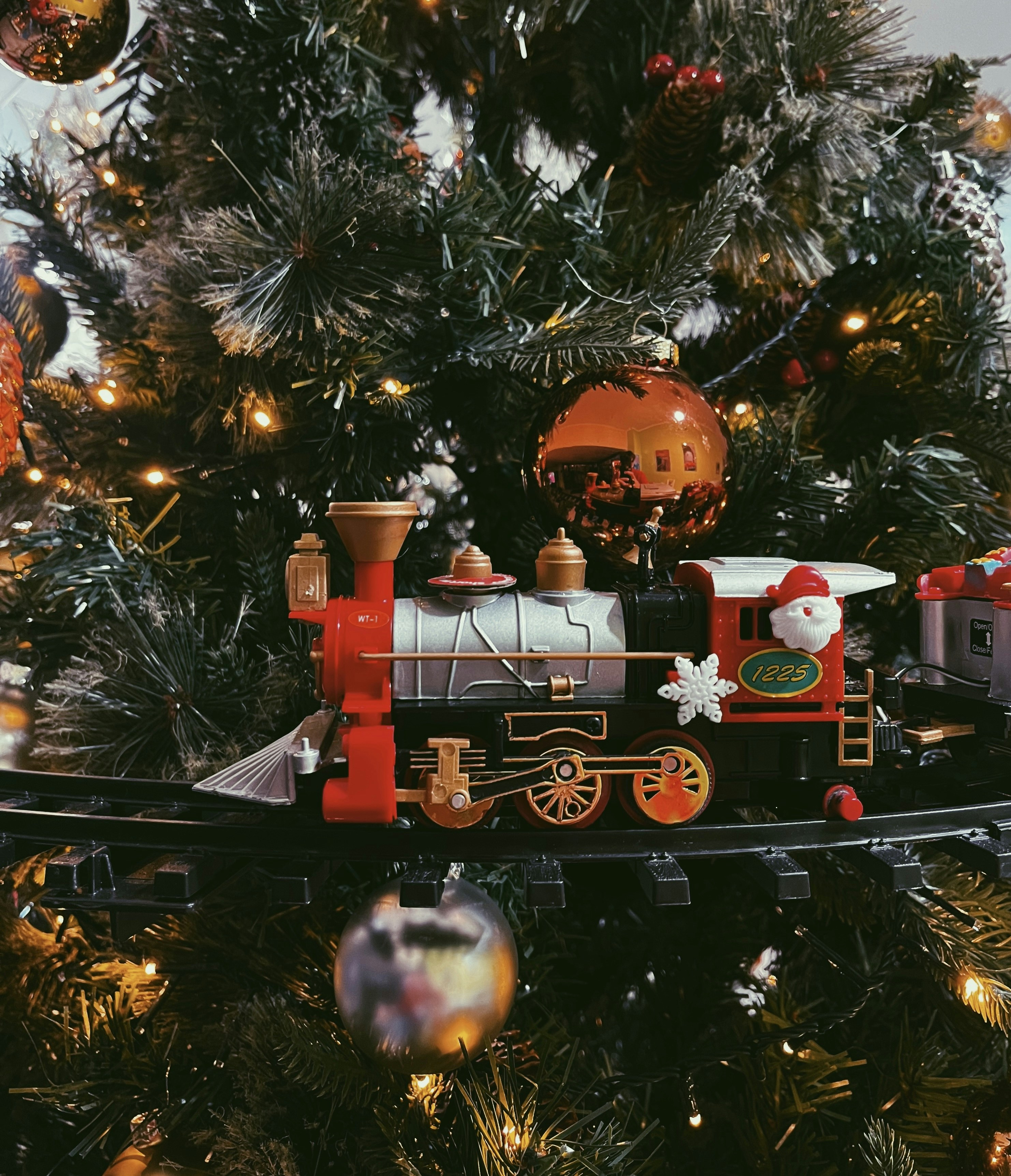 Tiny Steam Engine Chugs Along Christmas Tree Rails