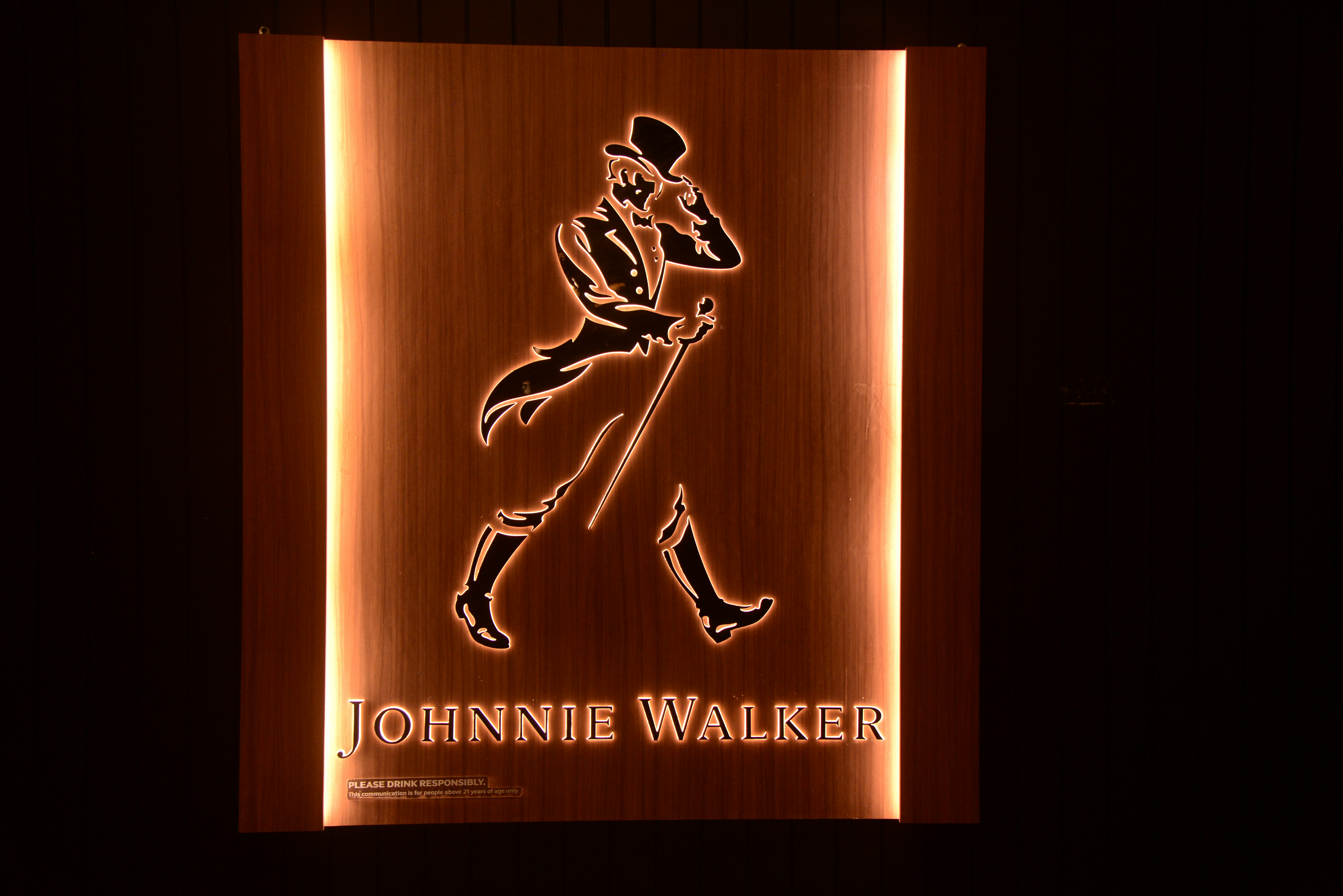 Logotipo De Hombre Con Bastón