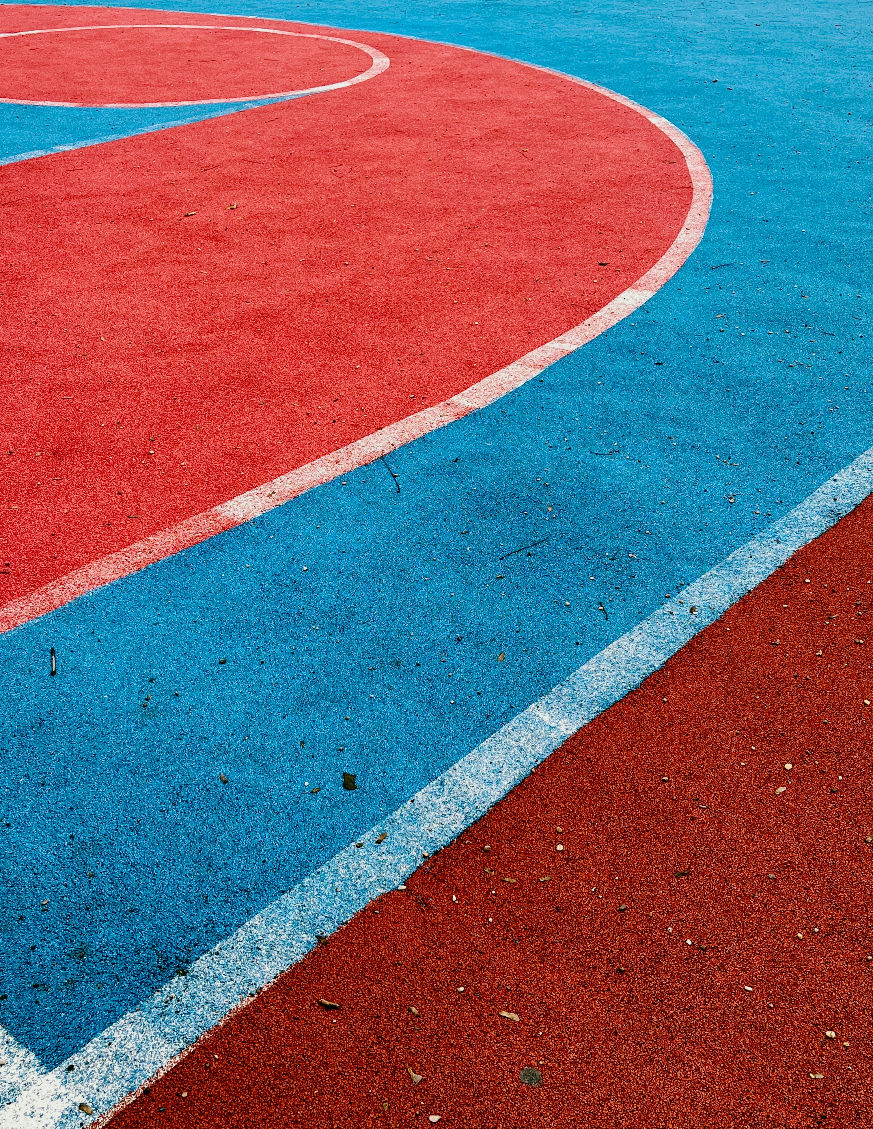 A red and blue basketball court with a white line photo – Free ...
