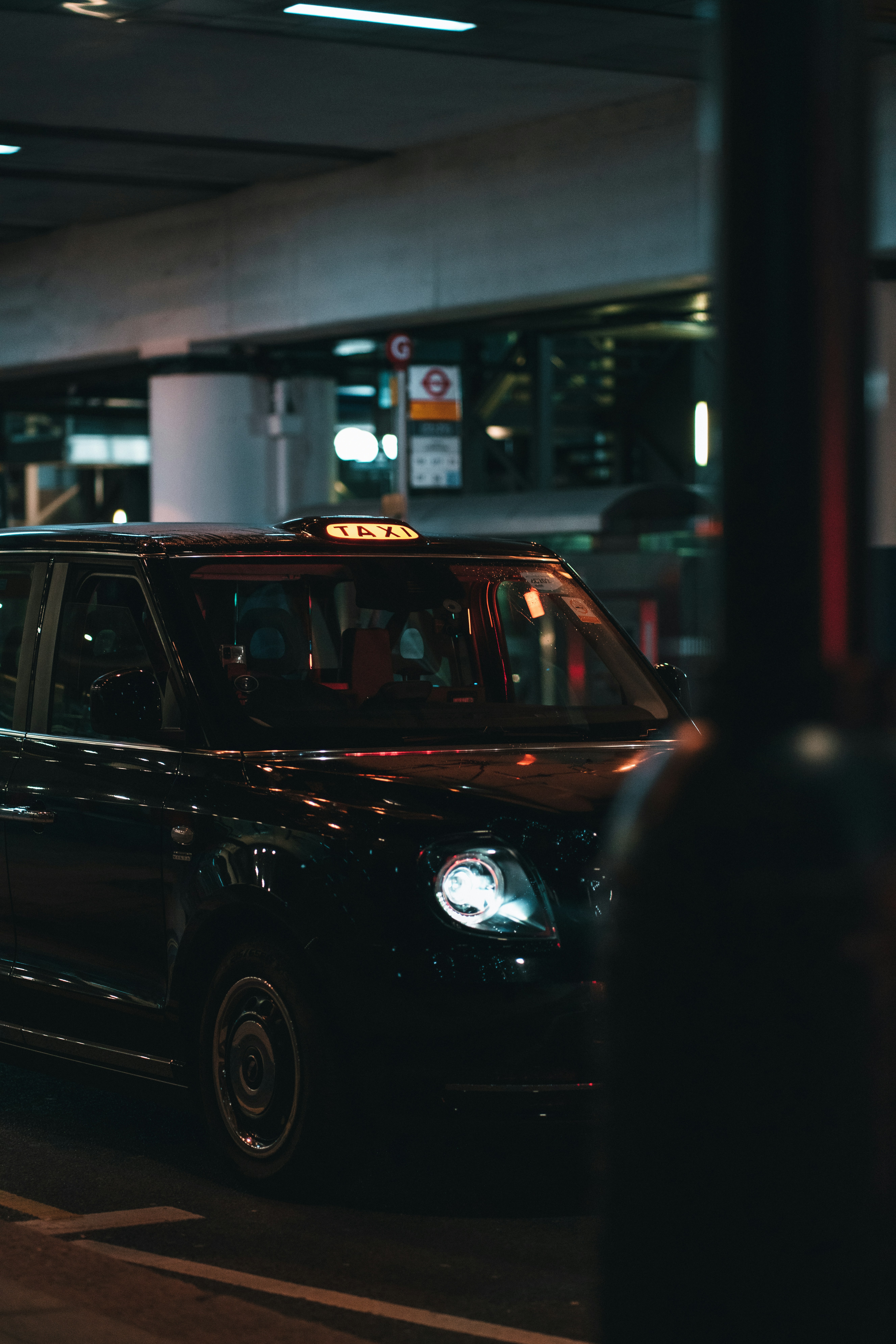 A black minivan parked in a parking garage photo – Free Transportation ...