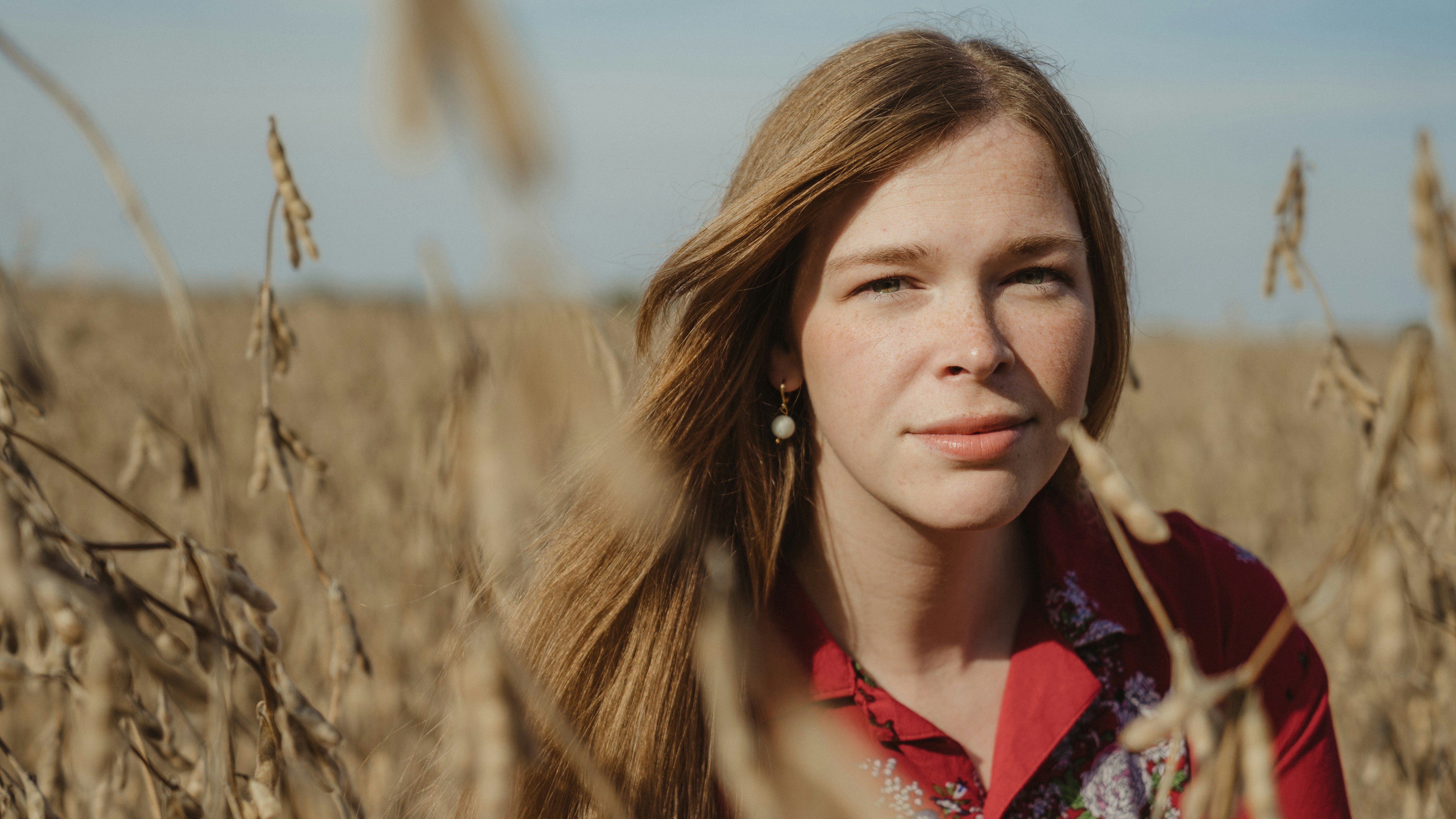 A woman standing in a field of wheat photo – Free Face Image on Unsplash