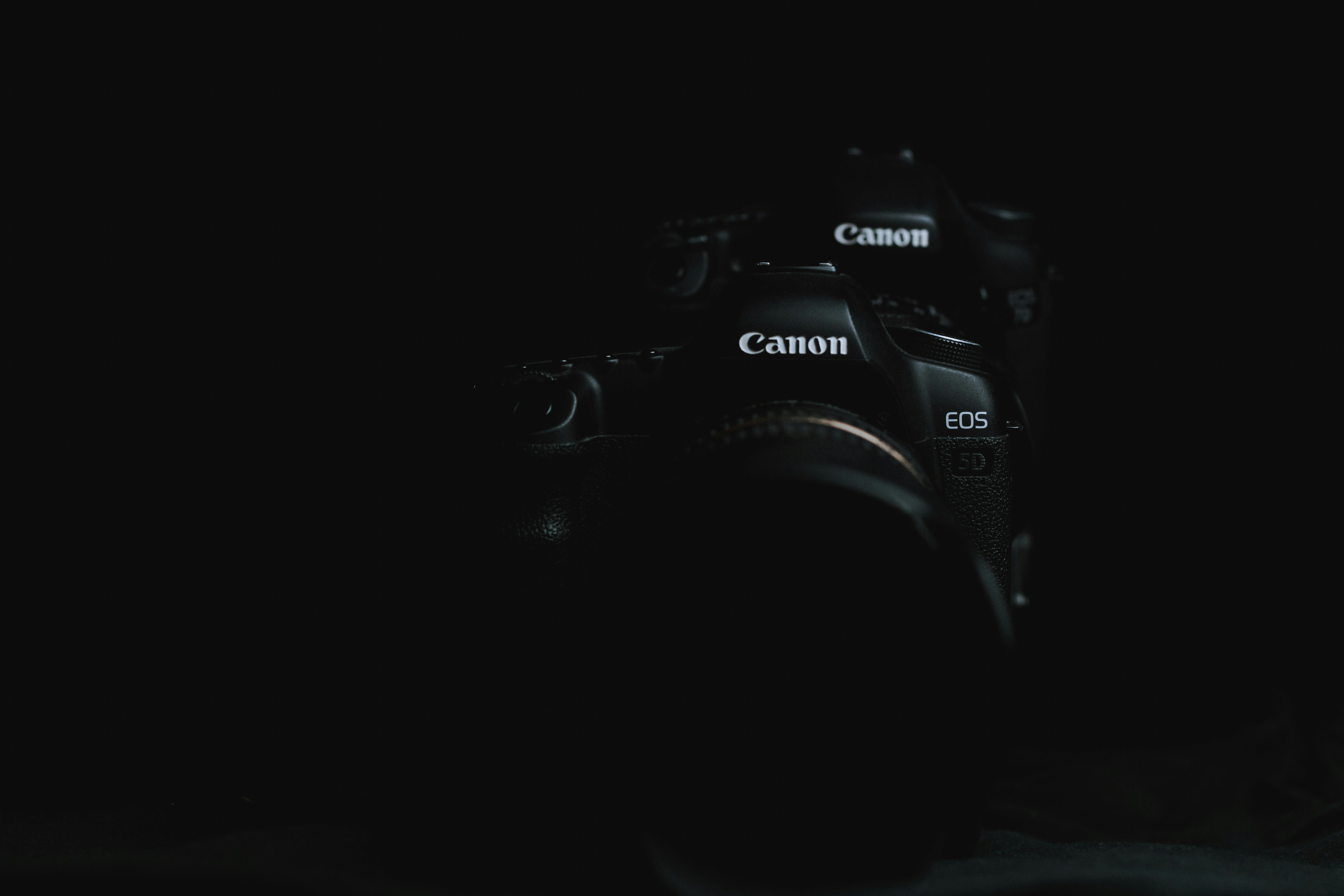 A camera in the dark with a black background photo – Free Camera Image ...