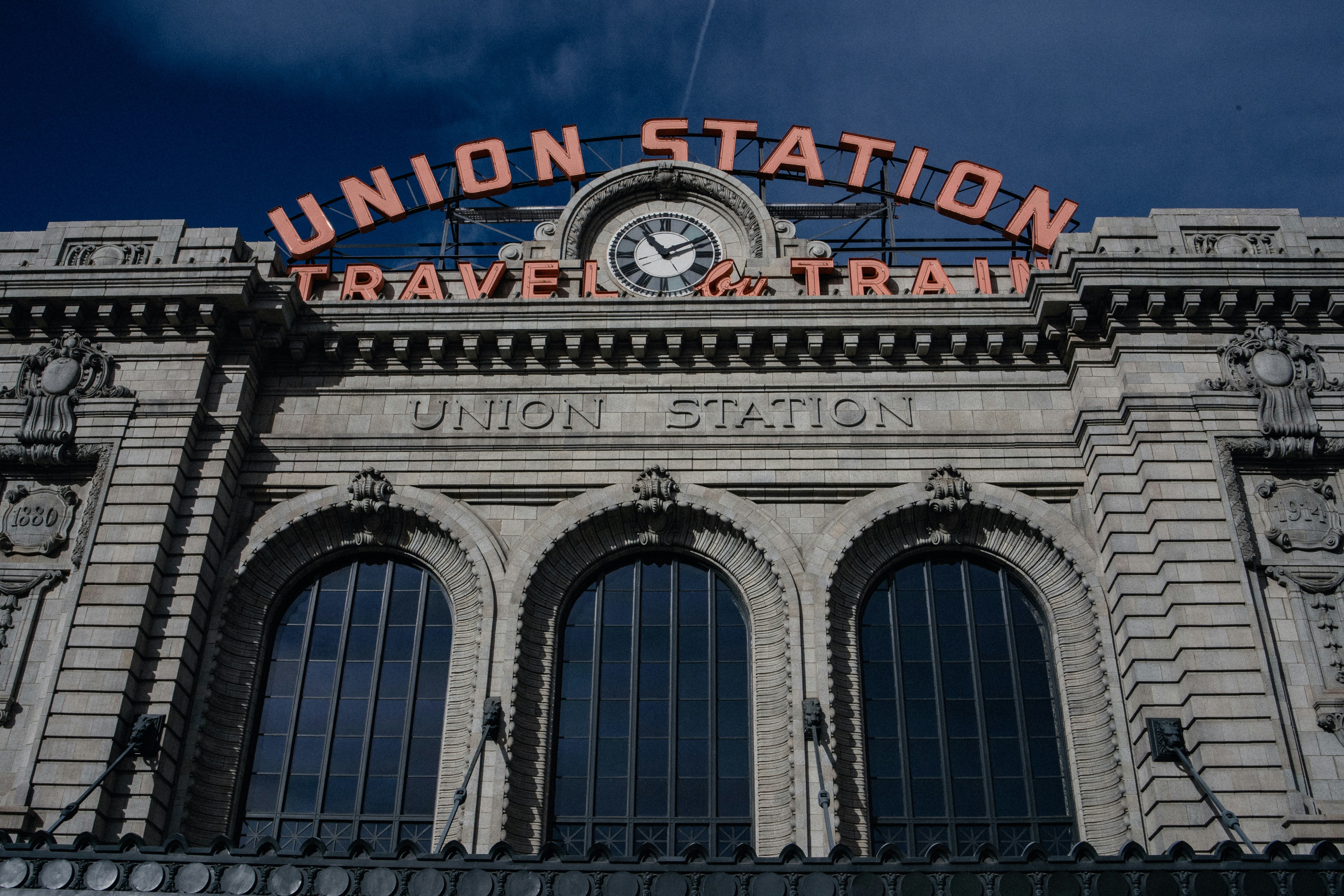 The union station sign is on top of the building photo – Free Lodo ...