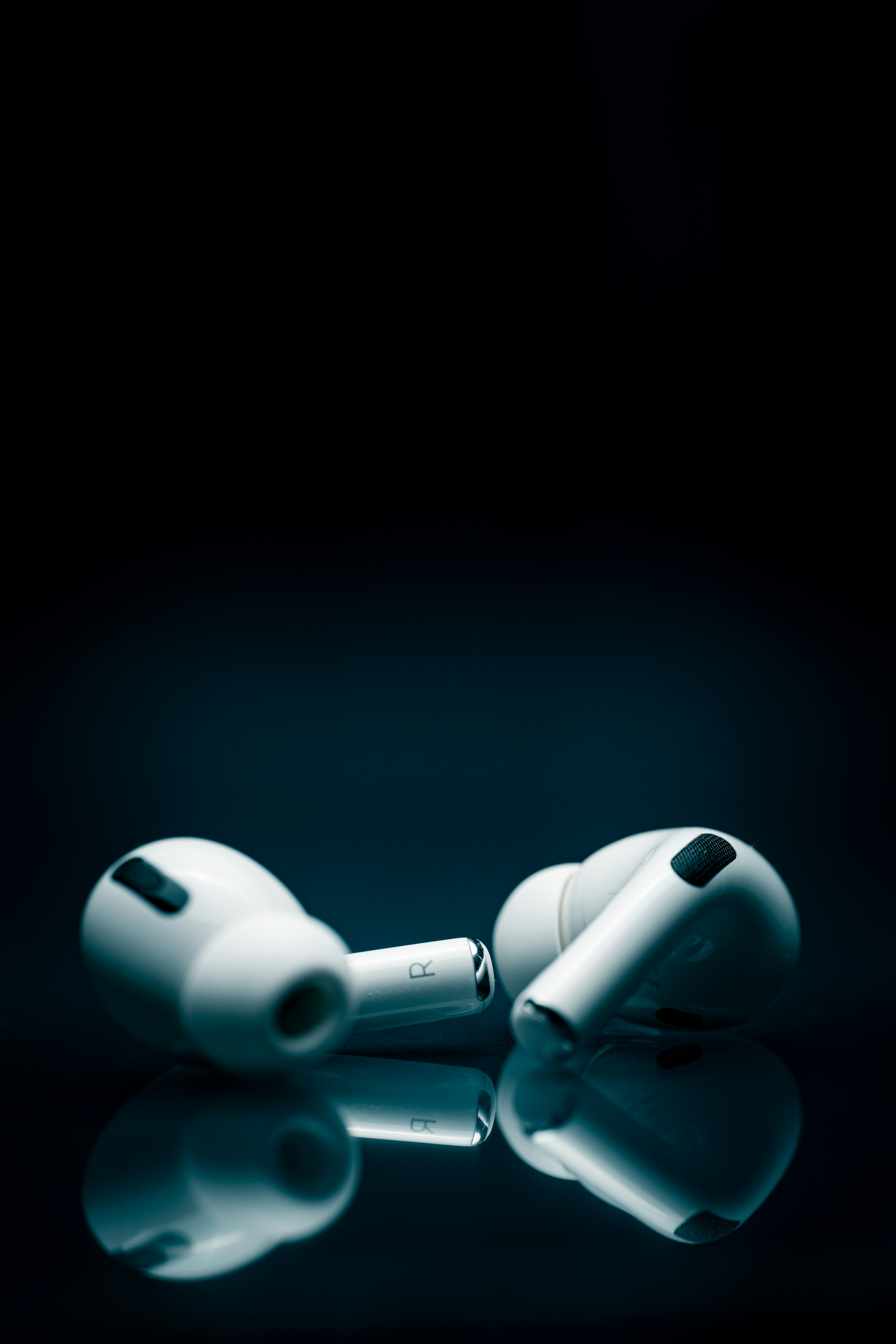 A pair of ear buds sitting on top of a table photo – Free Catanzaro ...