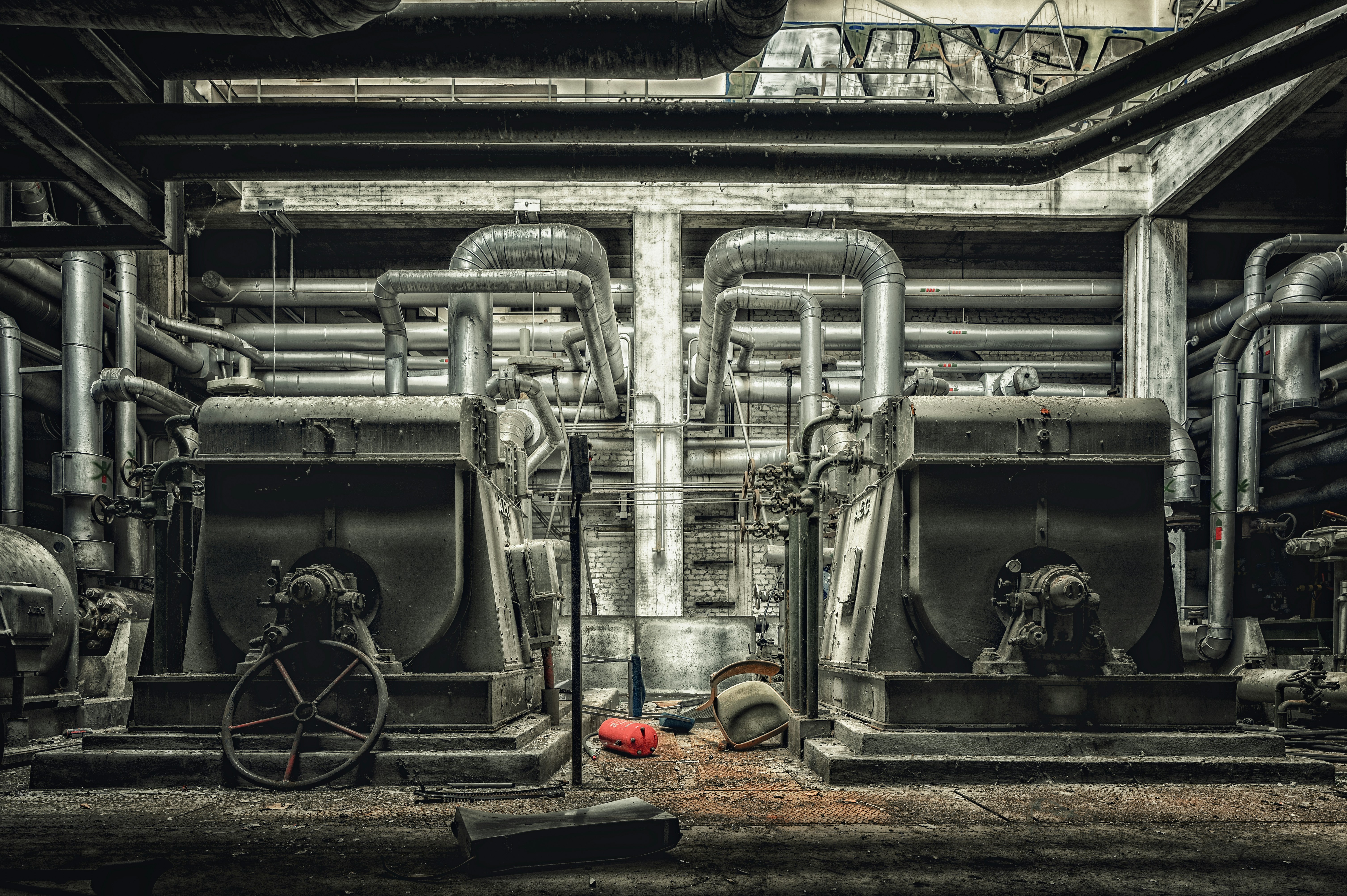 A large industrial building with pipes and valves photo – Free Factory ...