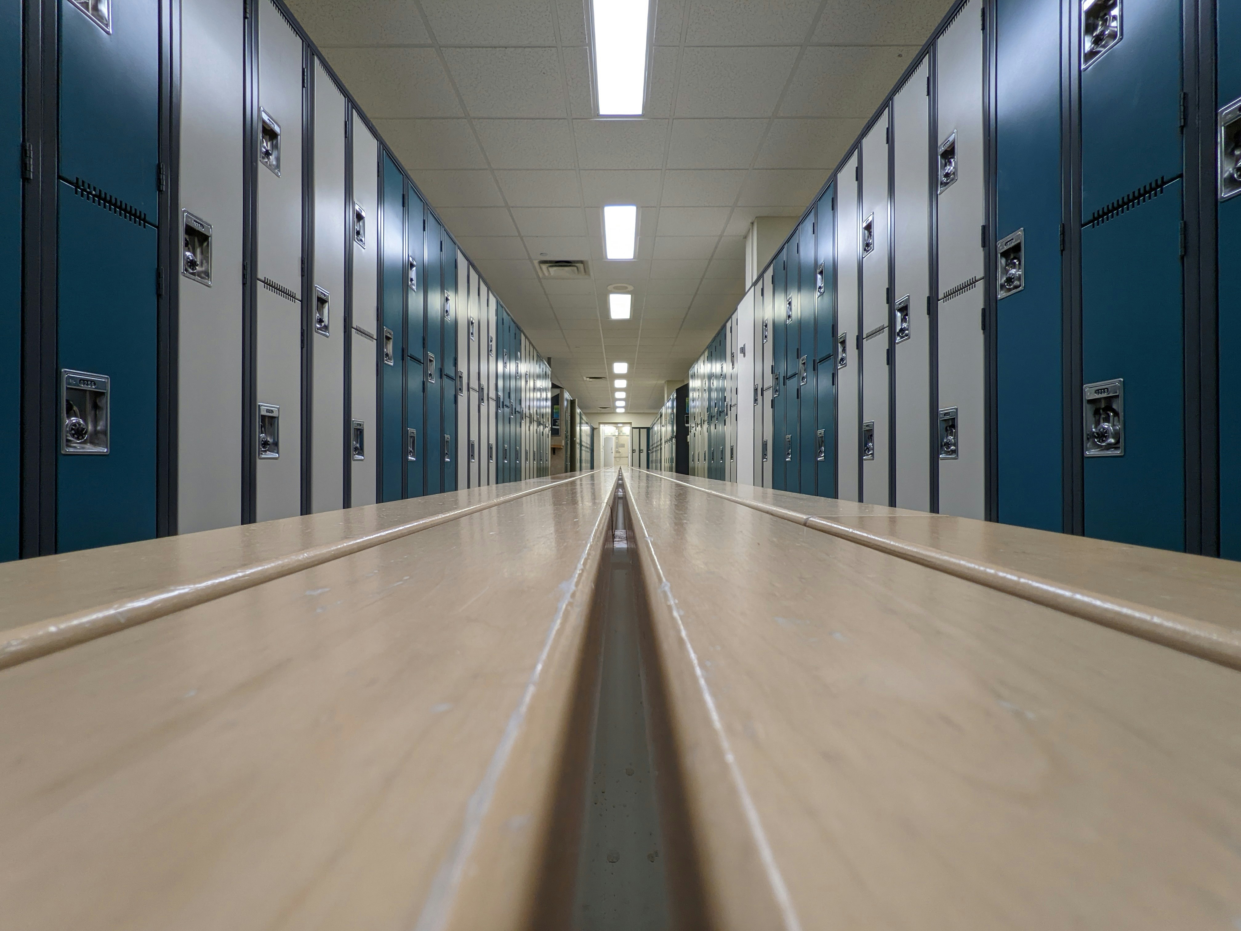 A long row of lockers in a hallway photo – Free Floor Image on Unsplash