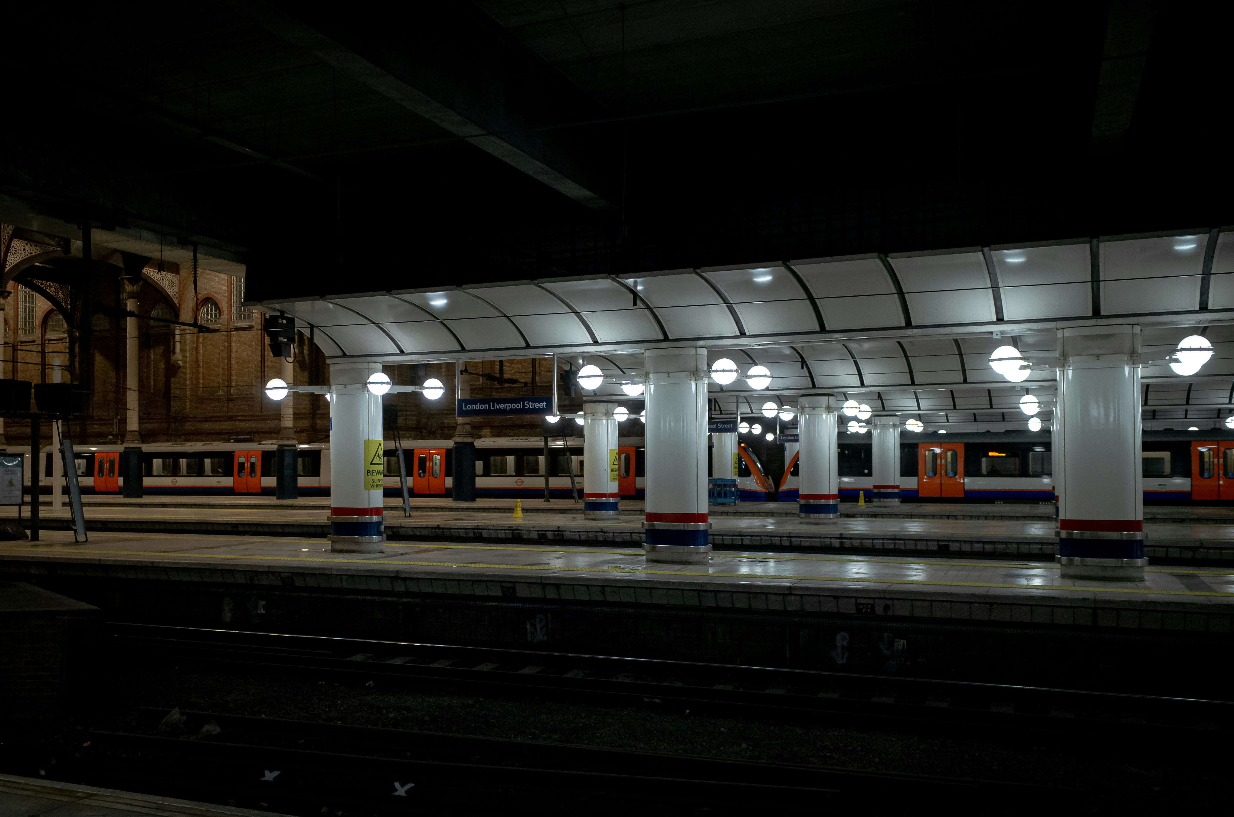 Symmetry in the Subsurface: White Pillars and Glow in a Quiet Underground Station