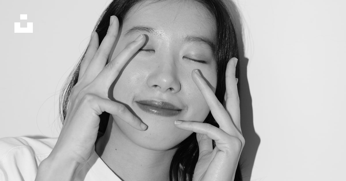 그녀의 손을 그녀의 얼굴에 들고 여자 사진 Unsplash의 무료 台灣 이미지