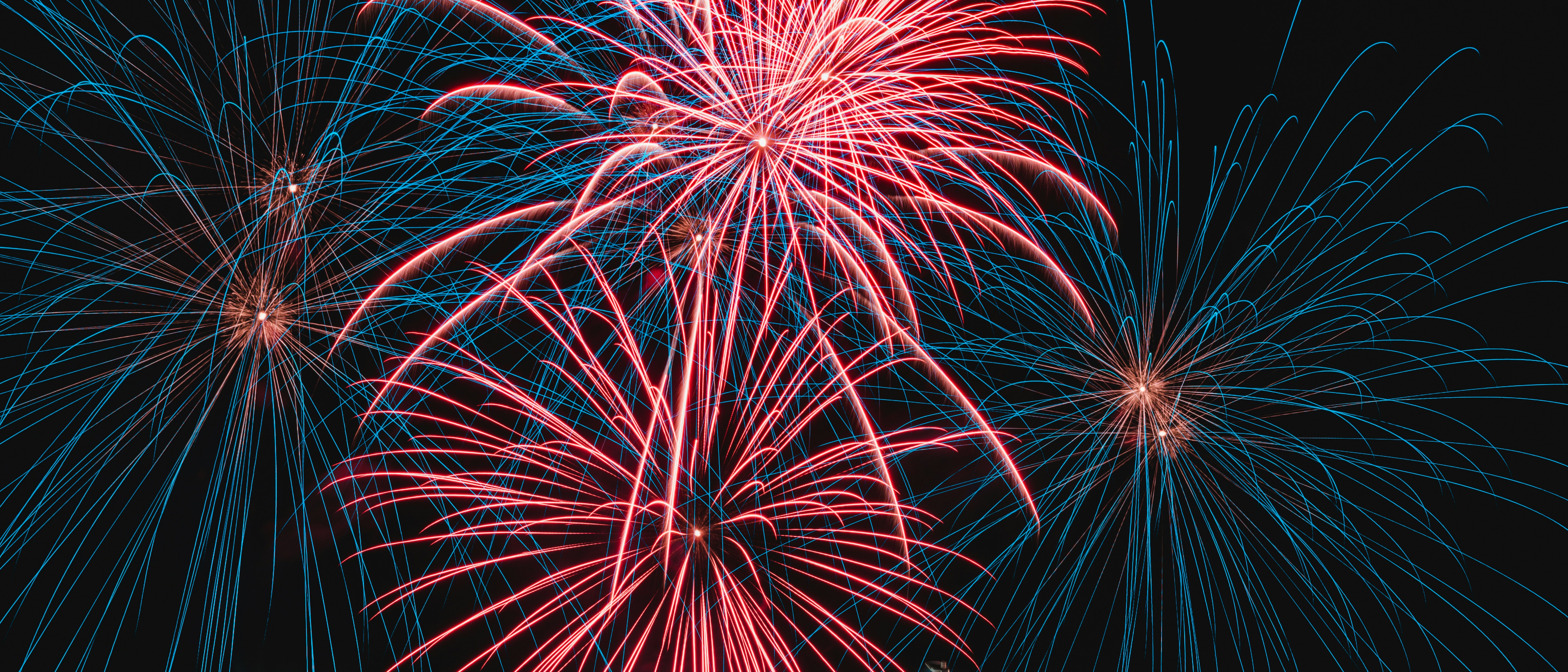 A bunch of fireworks that are in the sky photo – Free Christmas Image ...