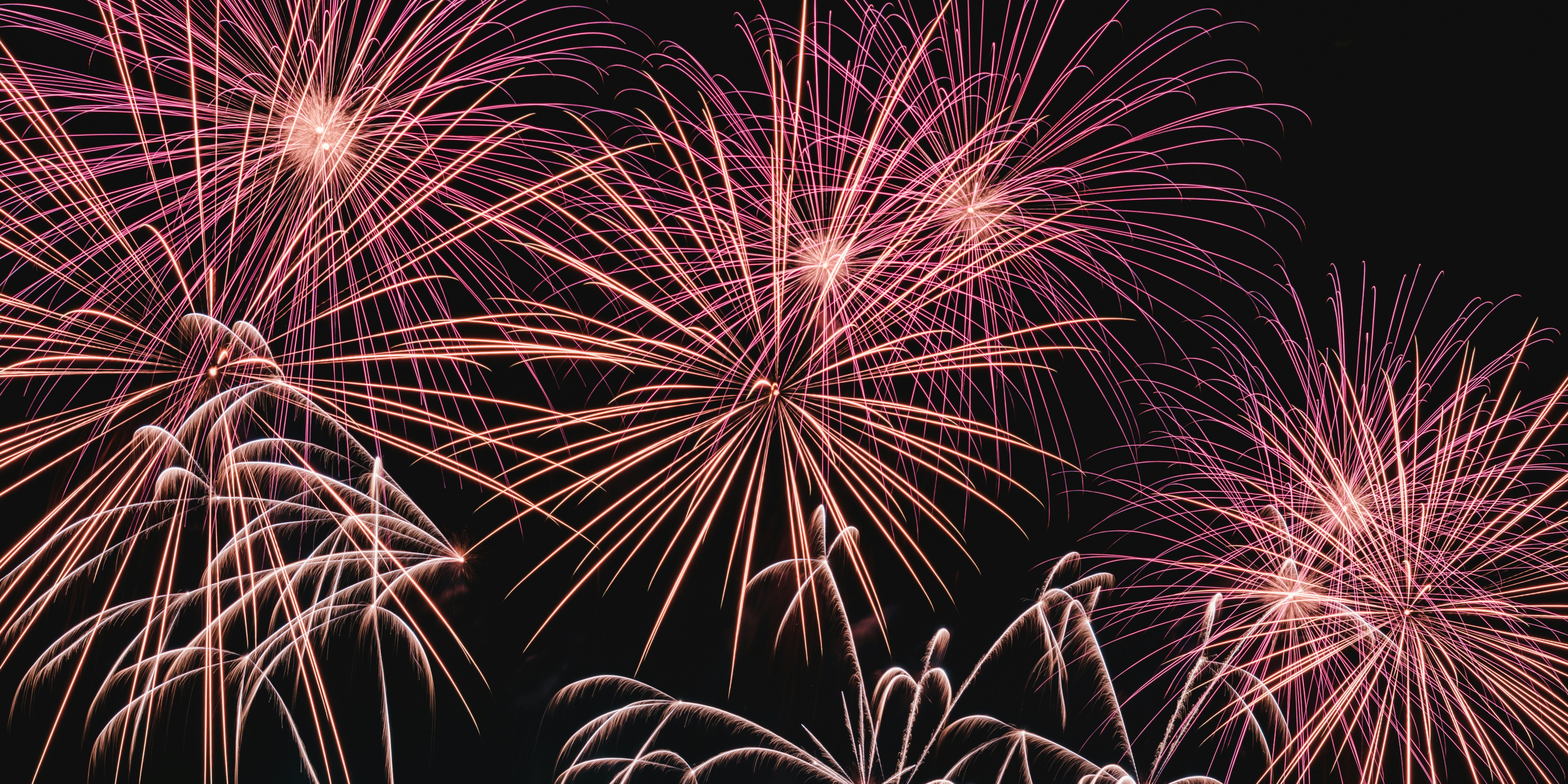 A bunch of fireworks that are in the sky photo – Free Christmas Image ...