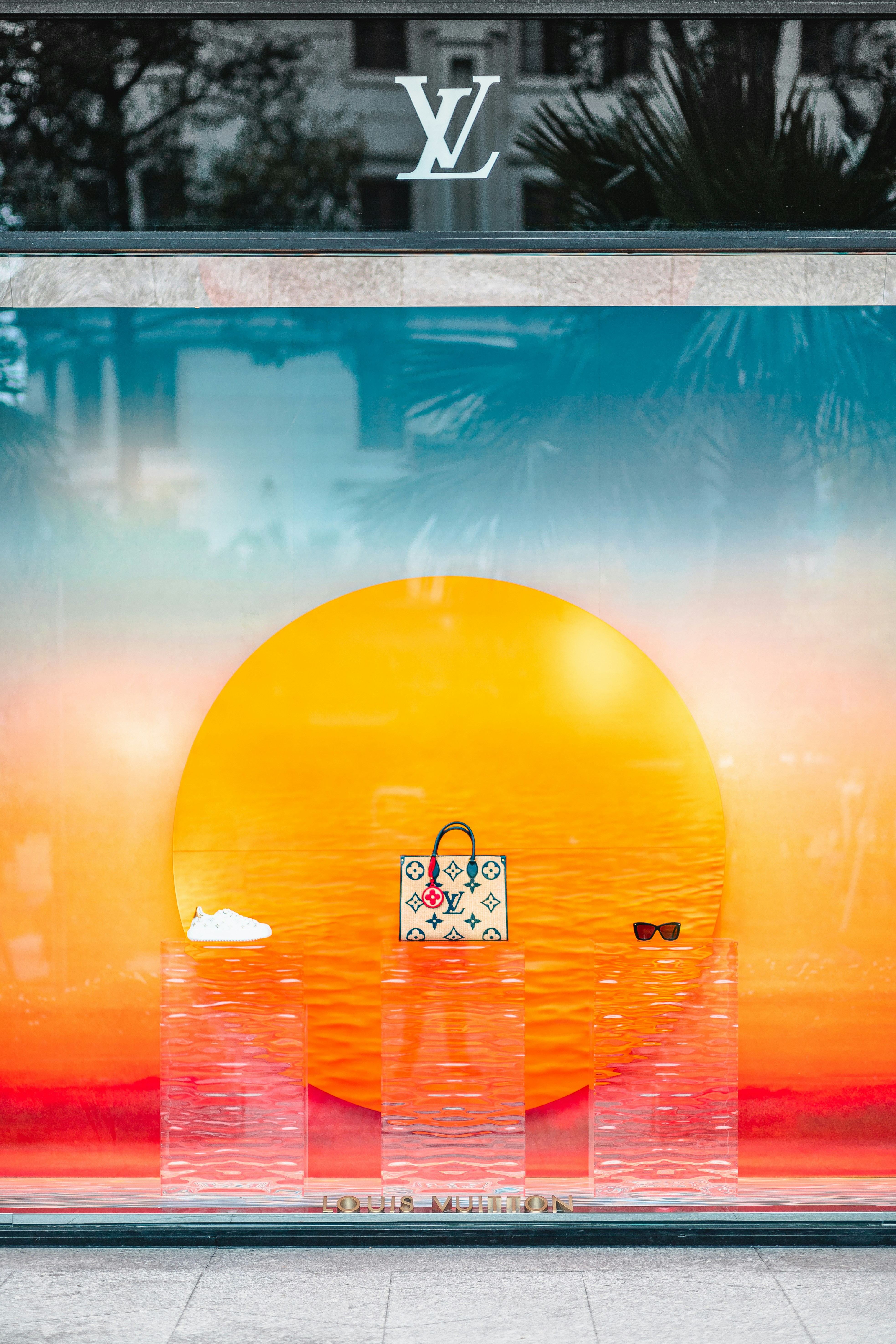 A window display with a handbag in the window photo – Free Louis ...