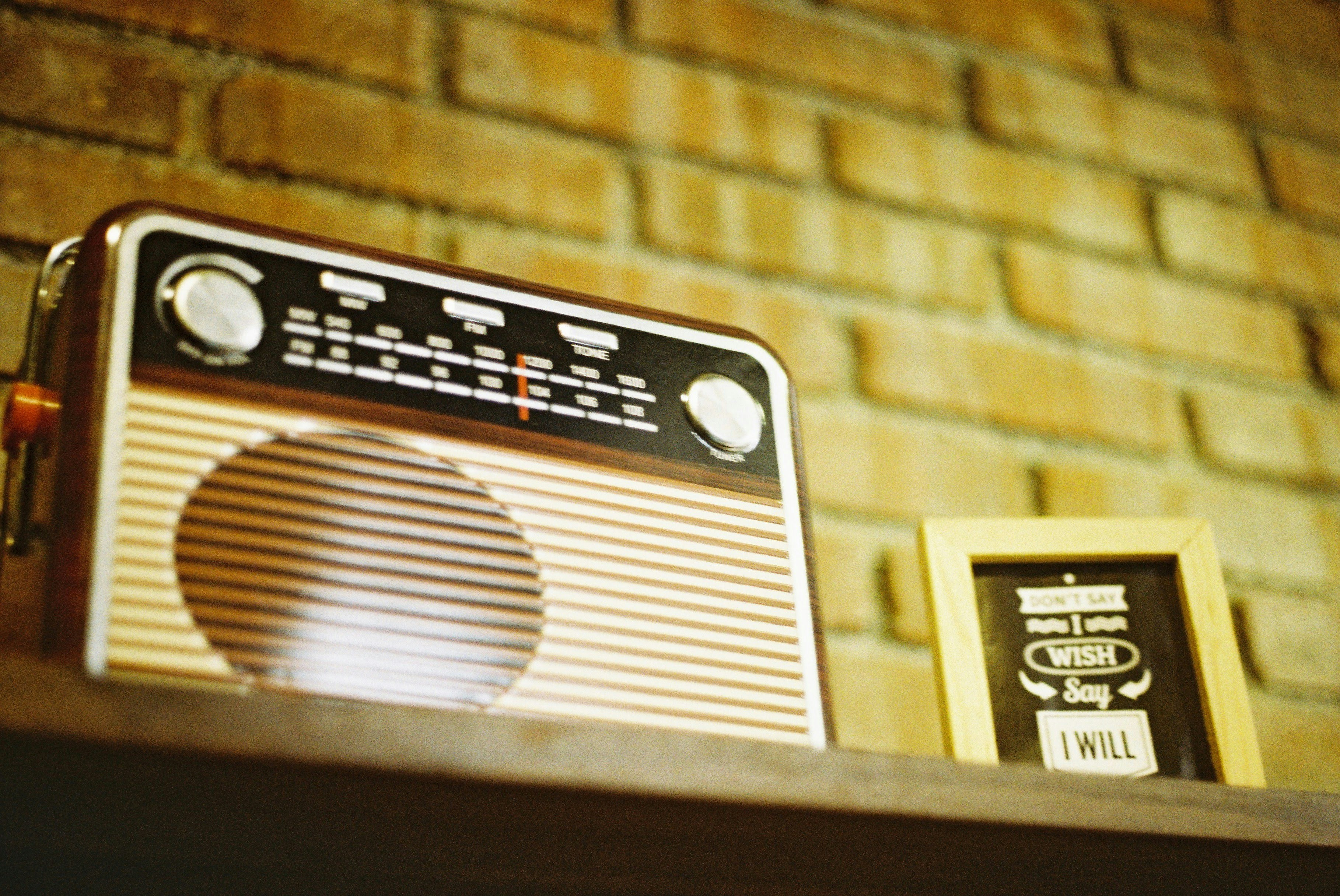Mengapa Radio Disebut Alat Komunikasi Satu Arah? Ini Penjelasannya ...