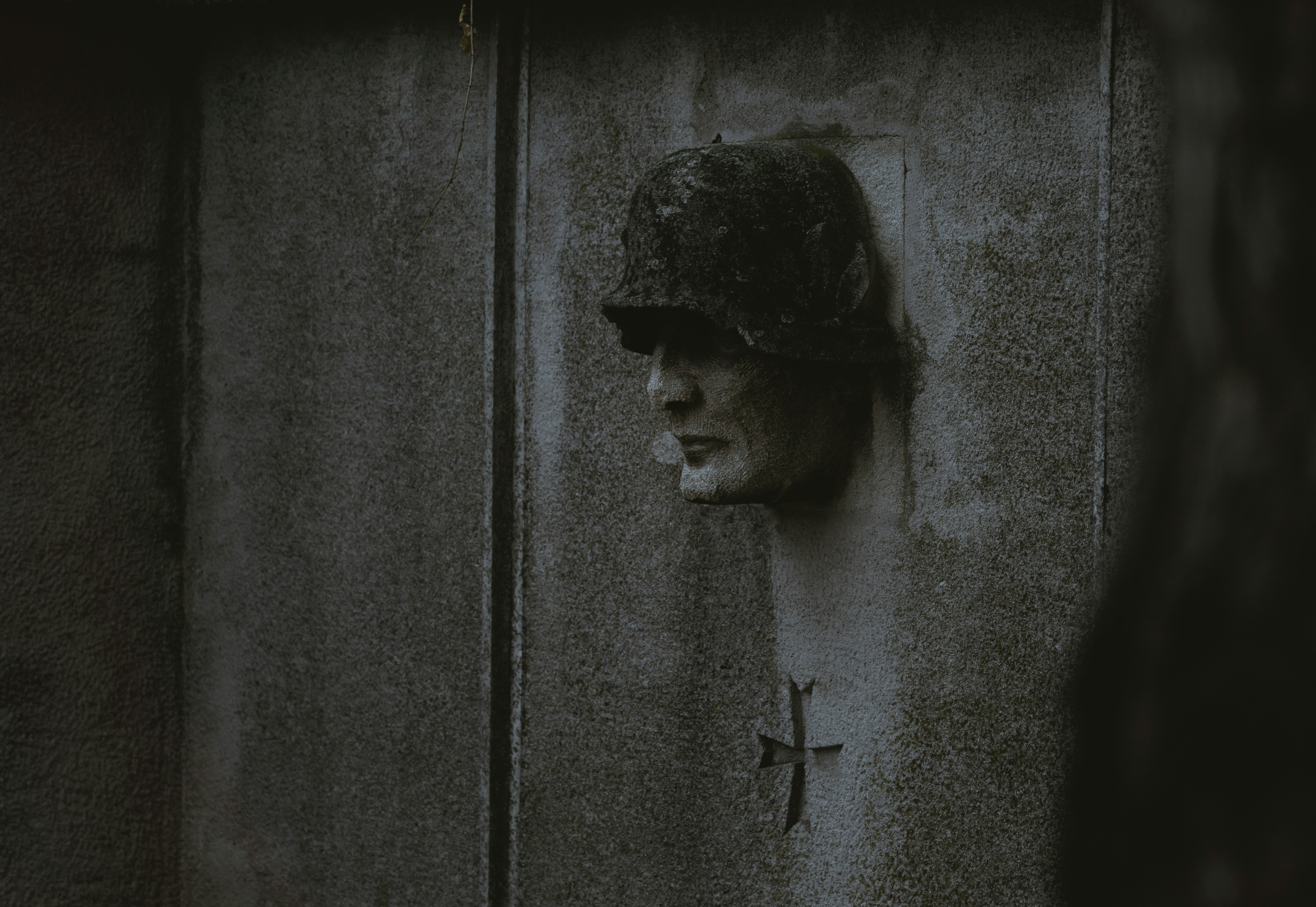 a statue of a man with a hat onMichael Pointner