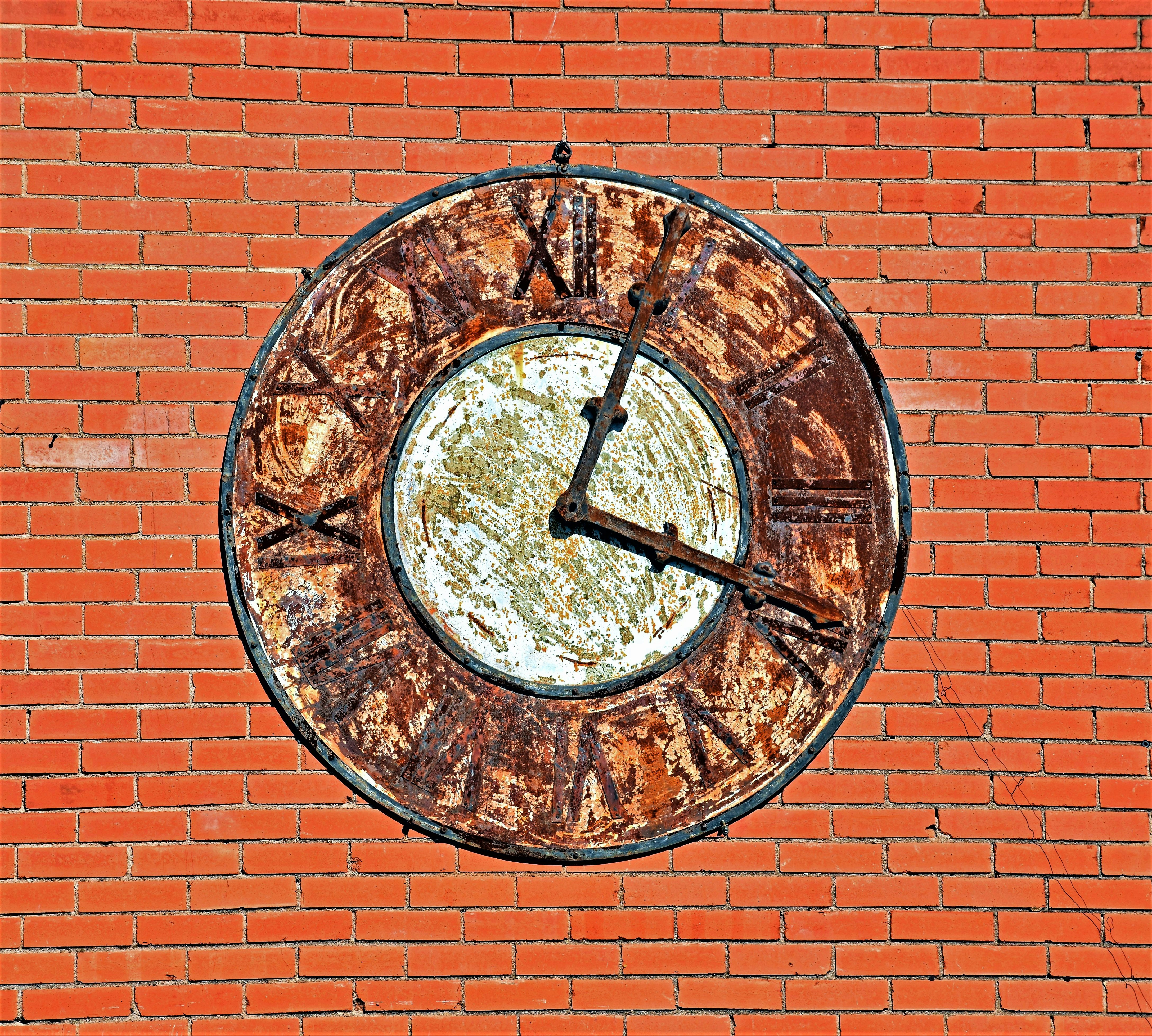 A rusted clock on a brick wall photo – Free Clock Image on Unsplash