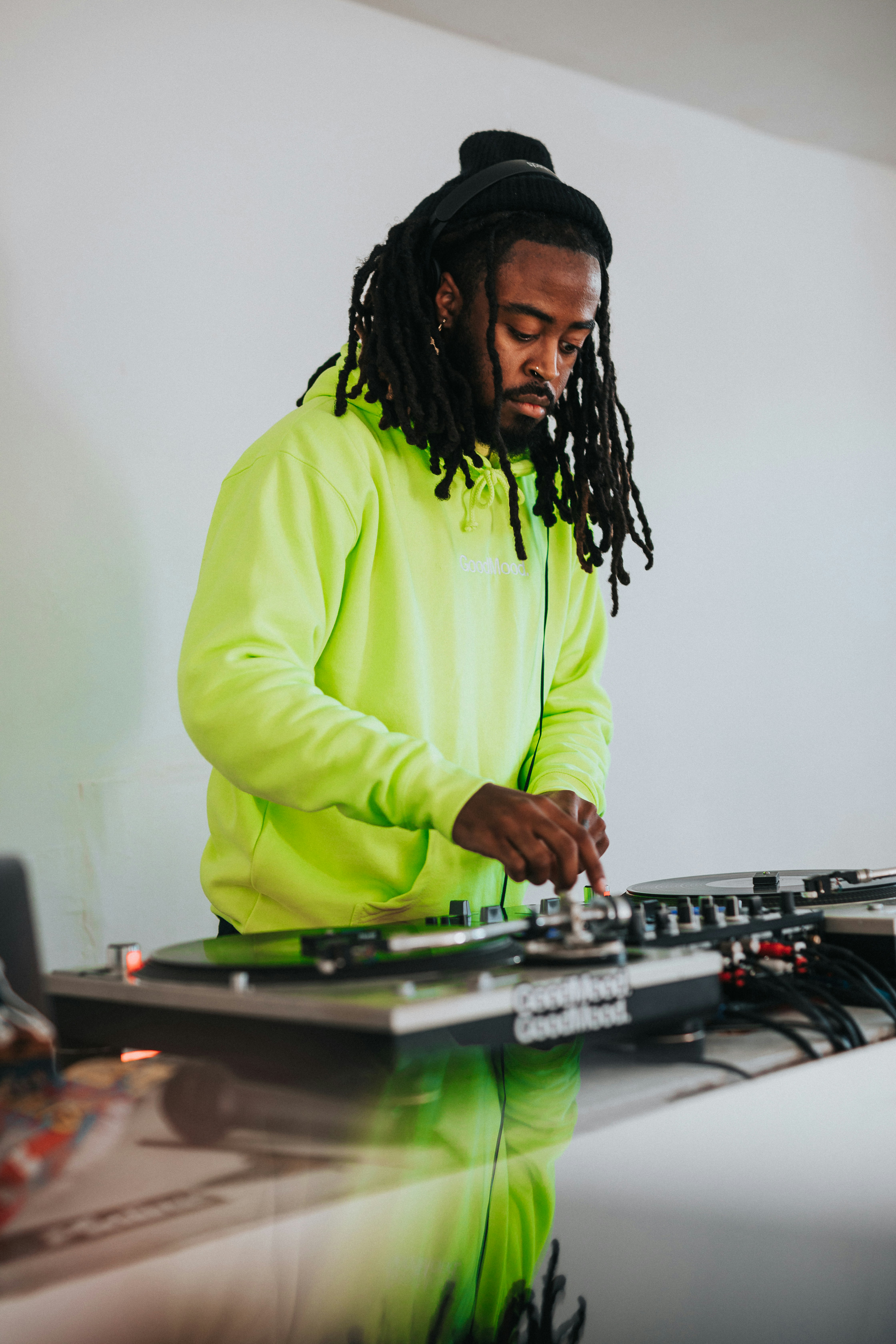 A man with dreadlocks playing a dj set photo – Free Human Image on Unsplash