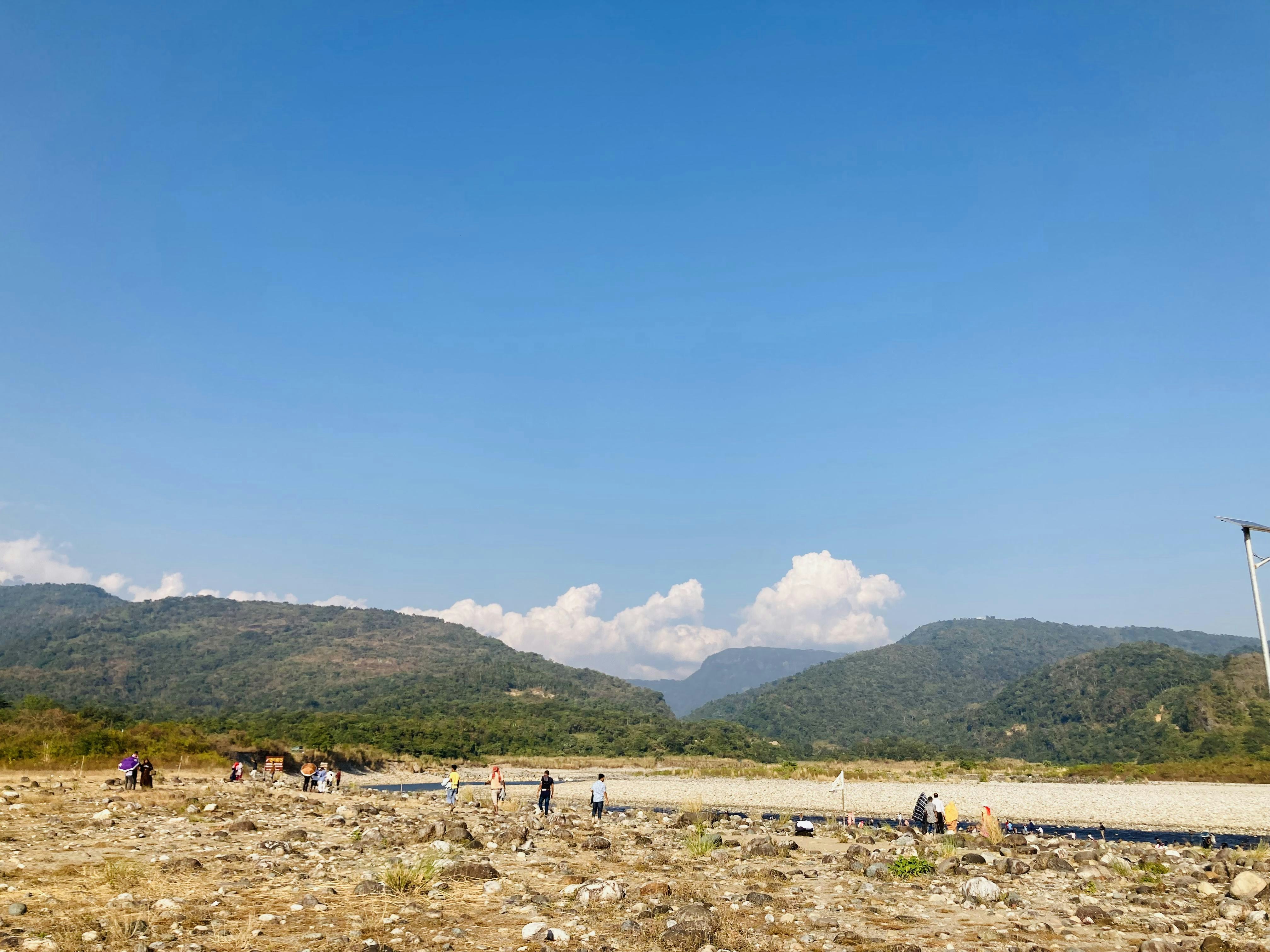 A group of people standing on top of a dirt field photo – Free Volagonj ...