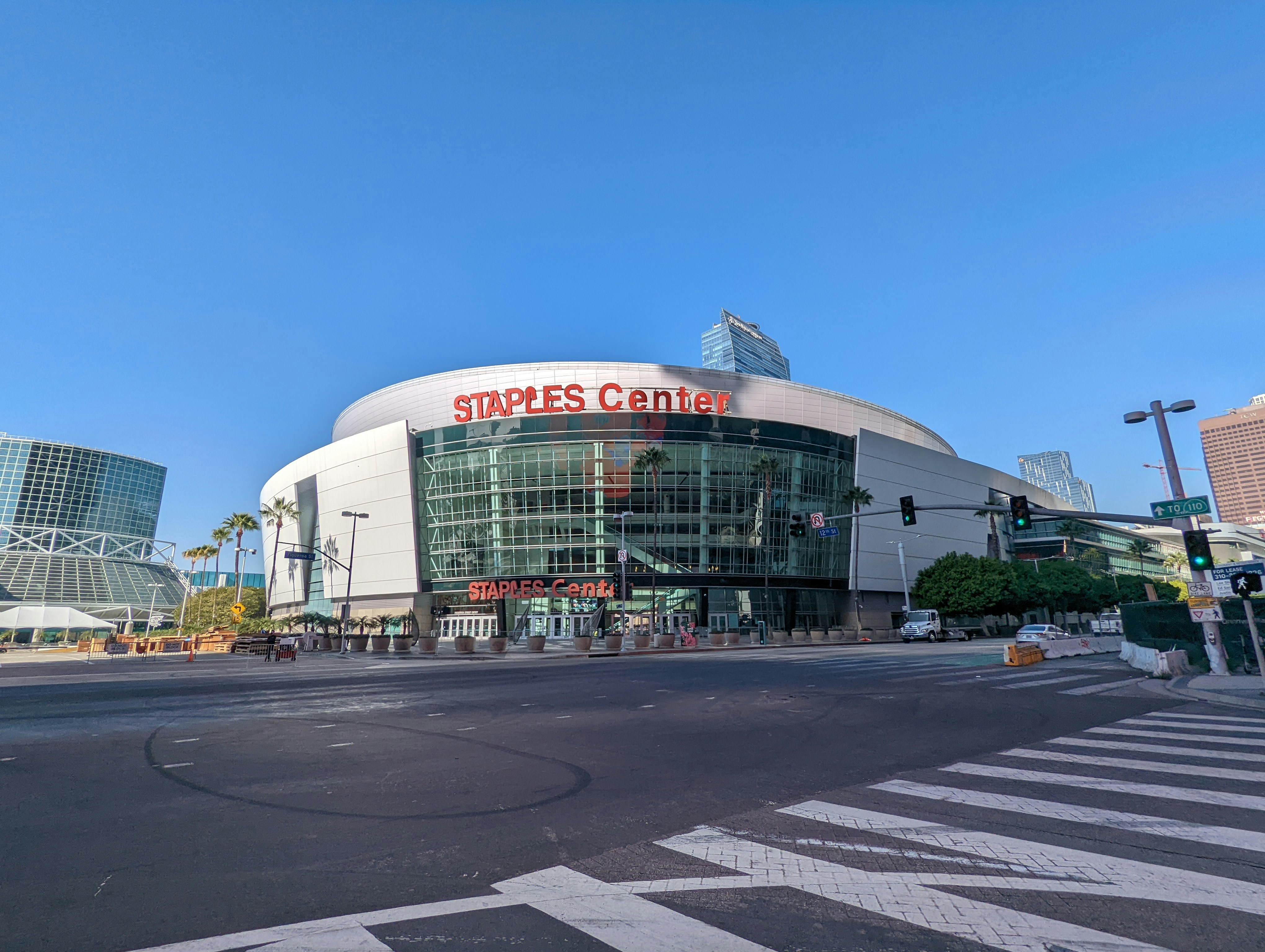 A large building with a sign that says staples center photo – Free Road ...