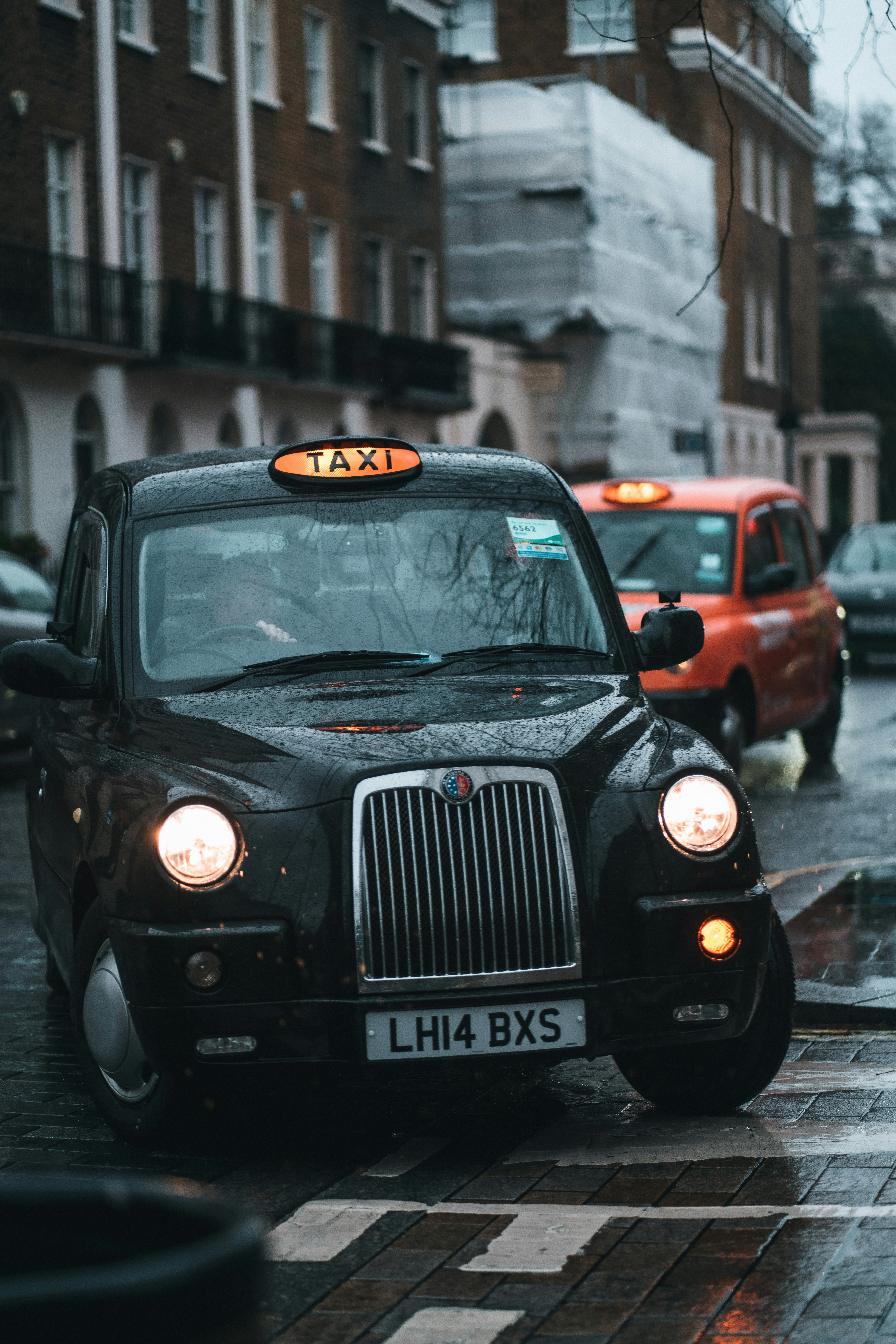 A taxi cab with a yellow light on top of it photo – Free Car Image on ...