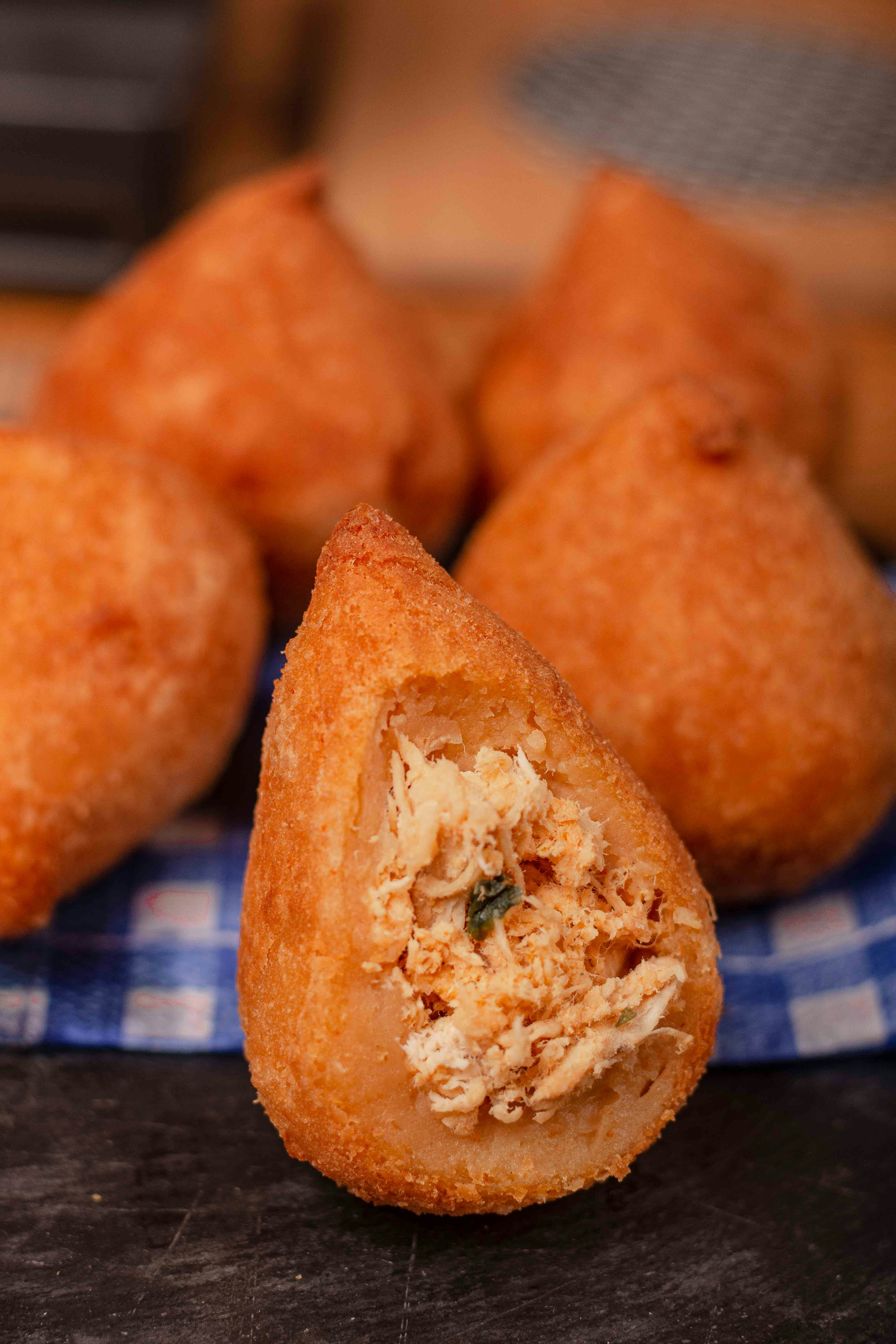 A close up of some food on a plate photo – Free Salgados Image on Unsplash