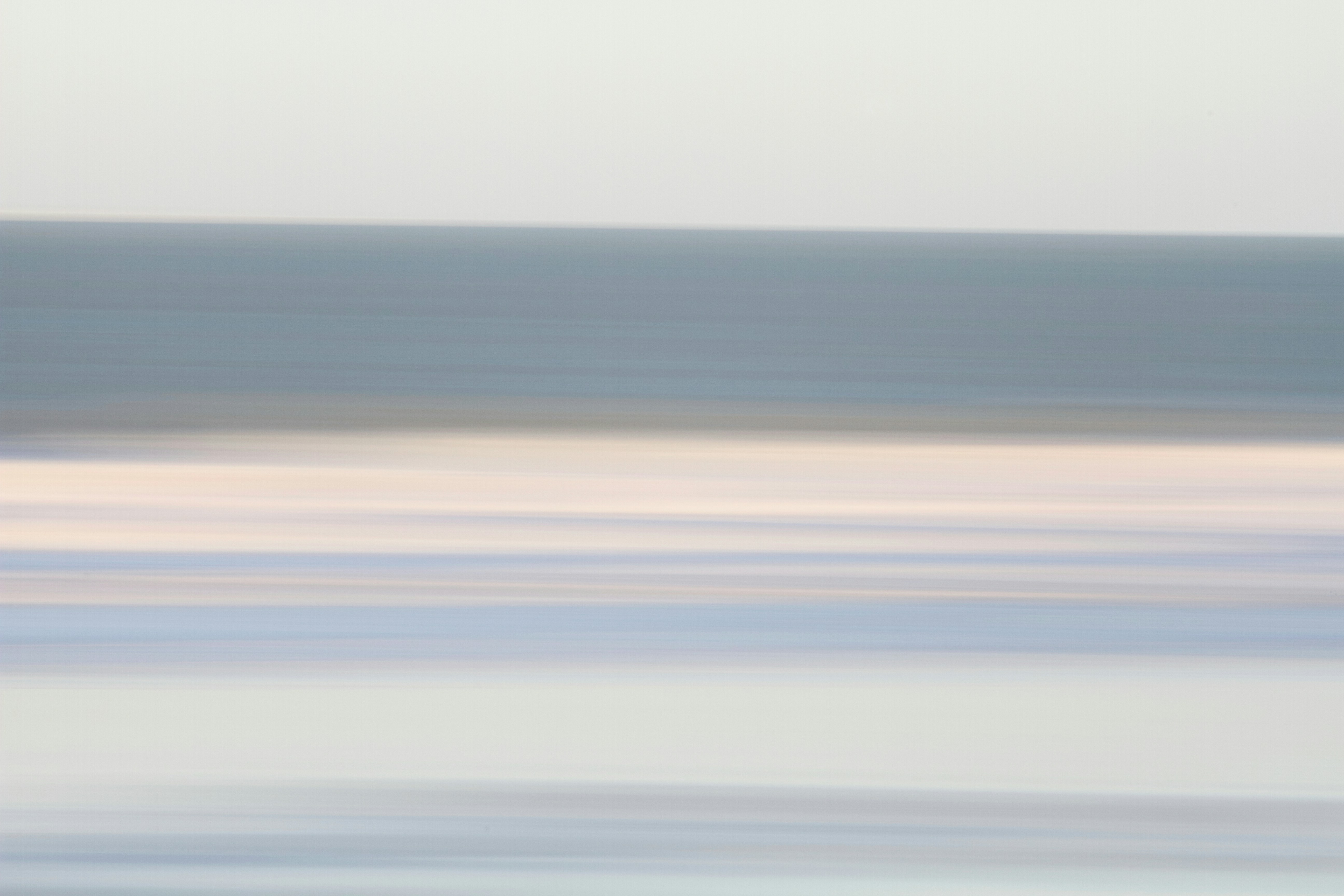 A blurry photo of a bird flying over the ocean photo – Free Faded tones ...