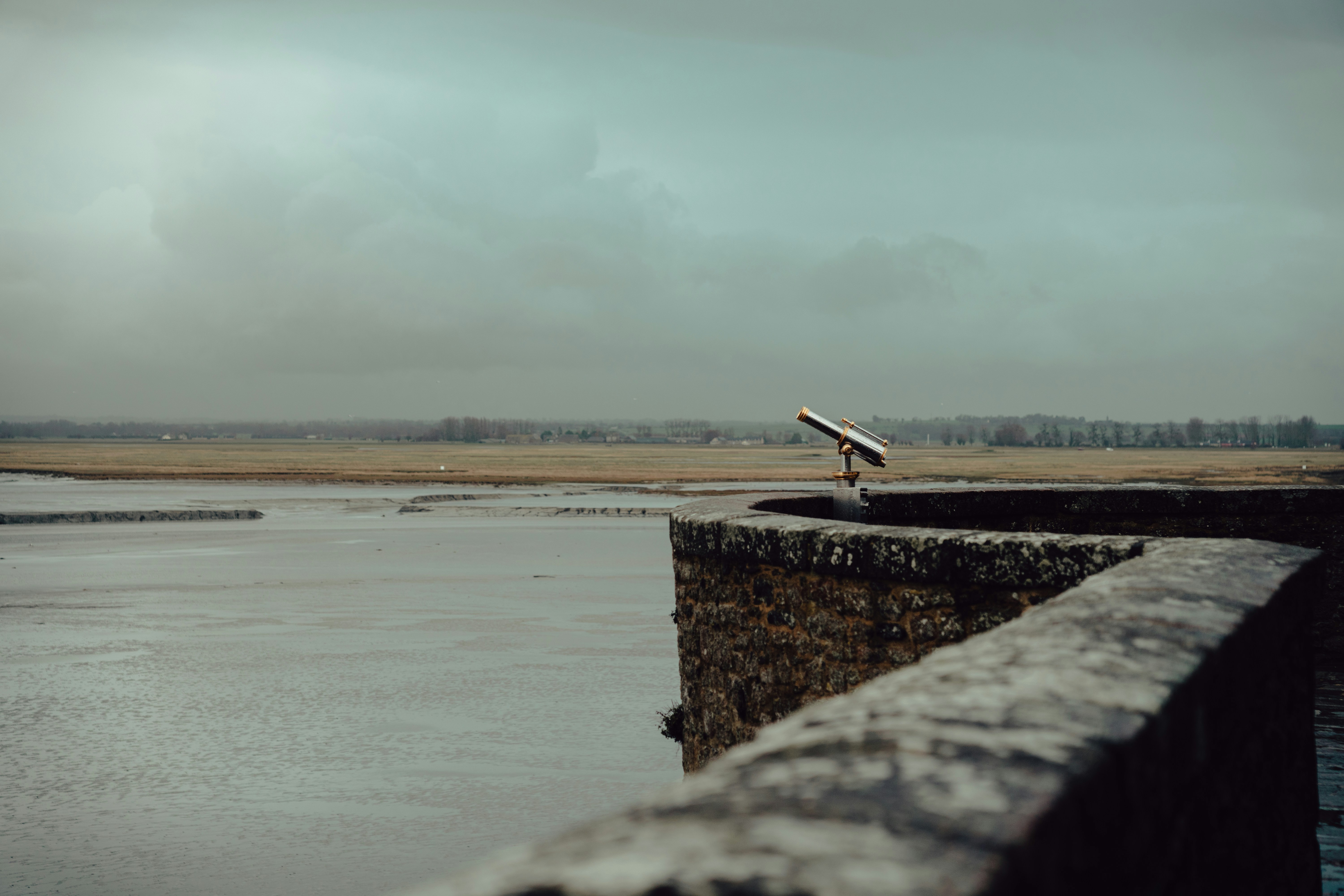 Edgewatch on the Tide: A Lone Lookout Over a Mudflat Horizon