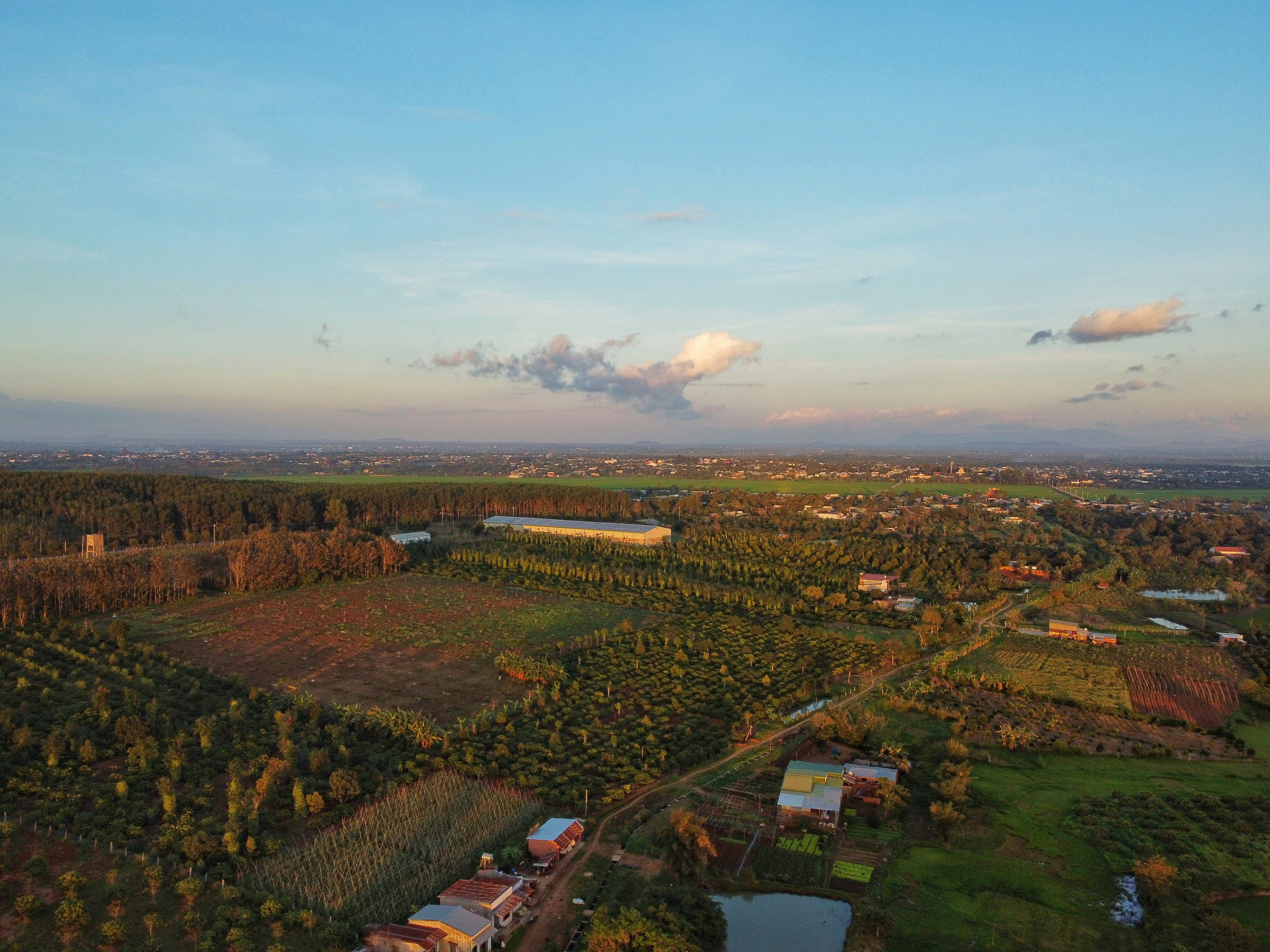 A bird's eye view of a rural area photo – Free Hoà tiến Image on Unsplash