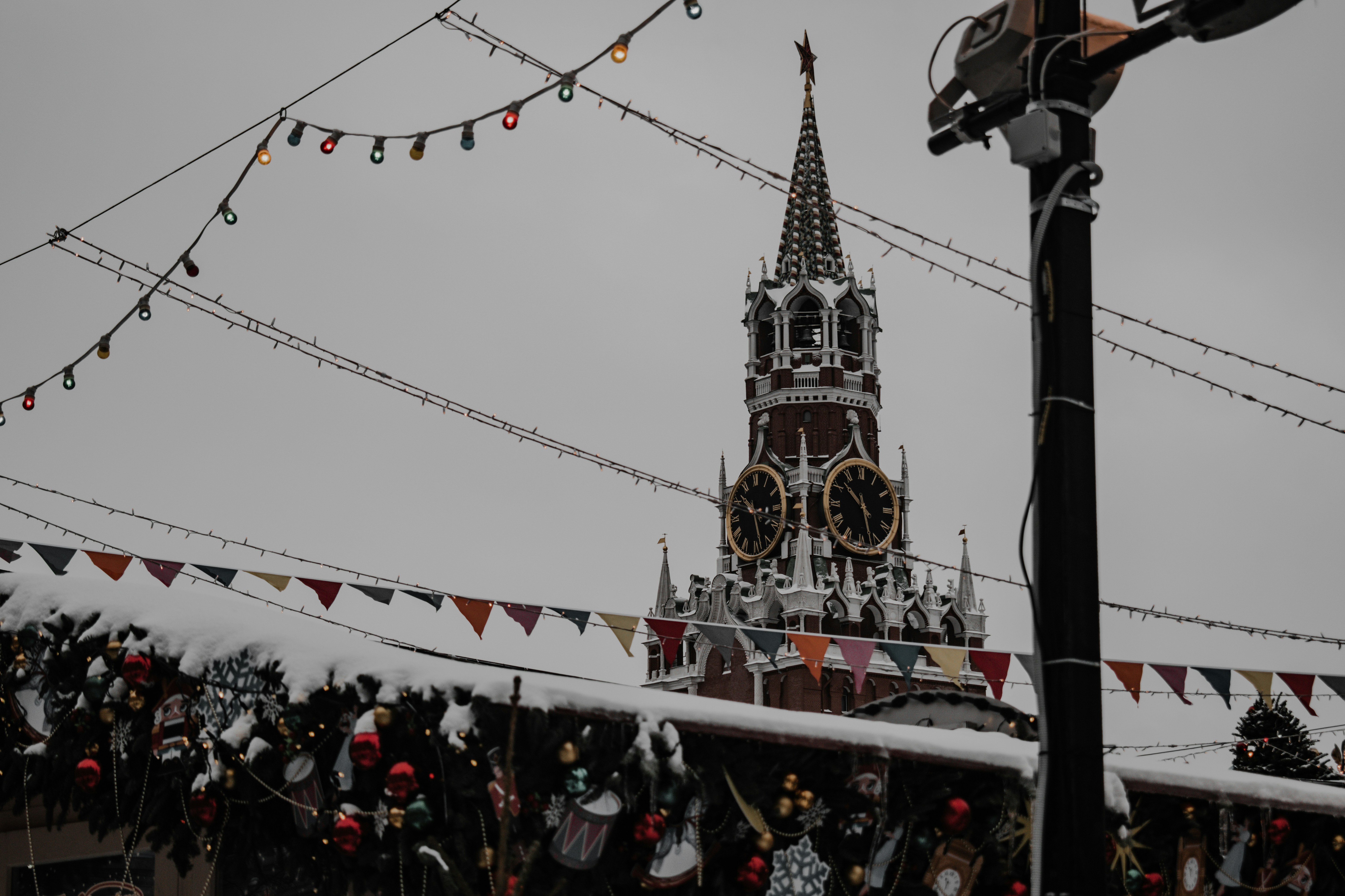 A large clock tower towering over a crowd of people photo – Free Moscow ...