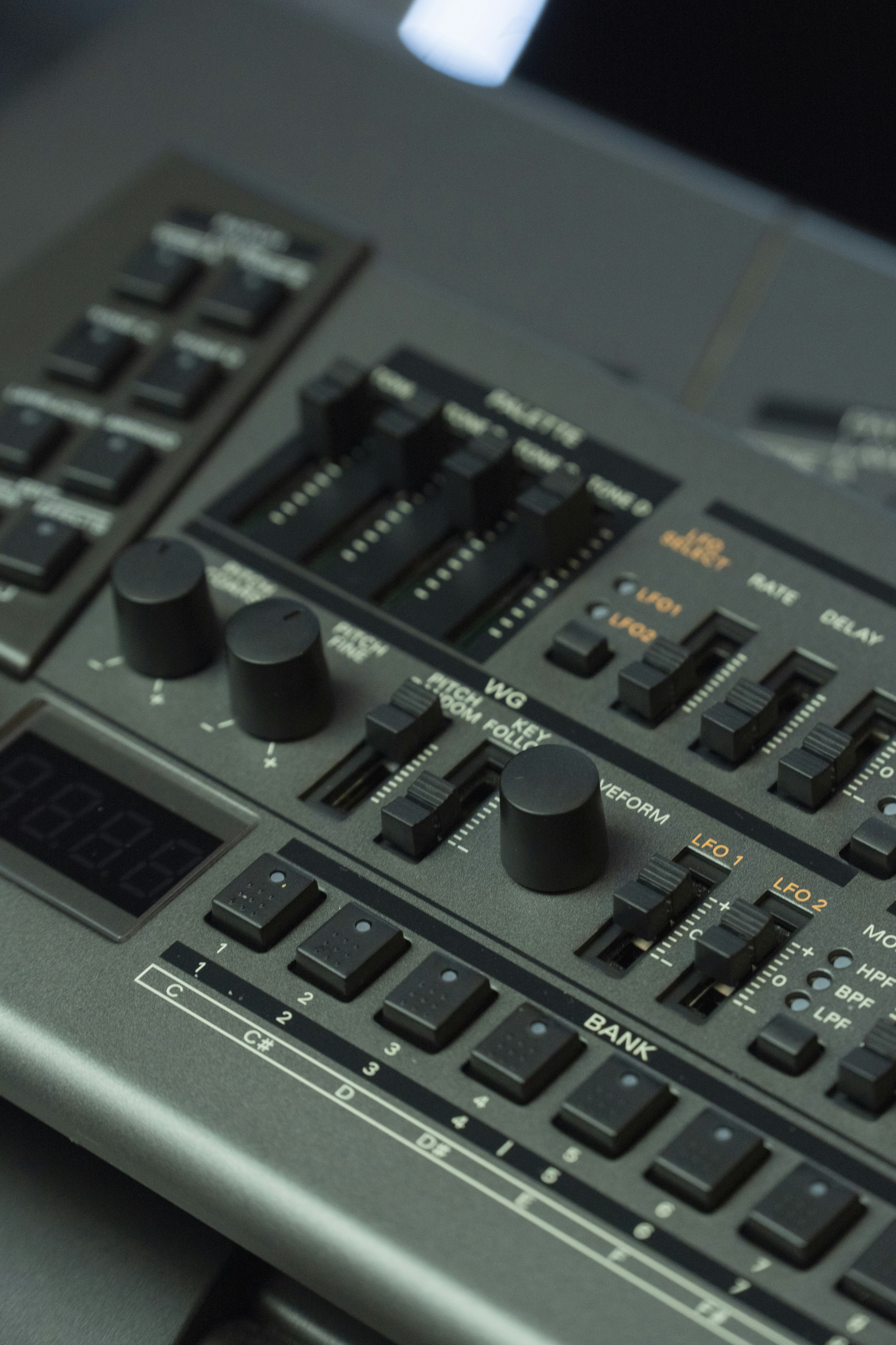 Gros plan d’un panneau de commande avec des boutons photo – Photo ...