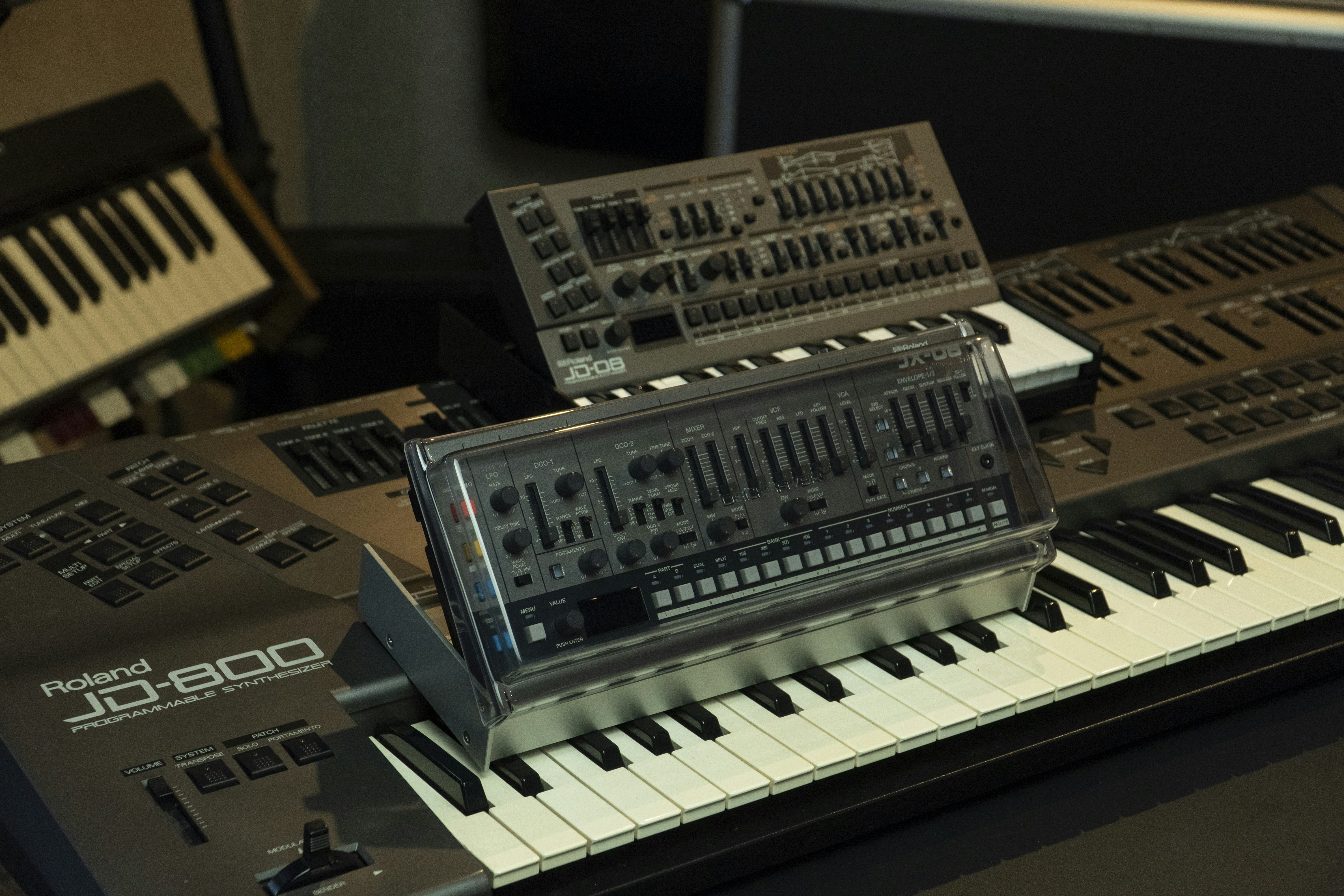 A close up of a keyboard with many keyboards photo – Free Songwriter ...