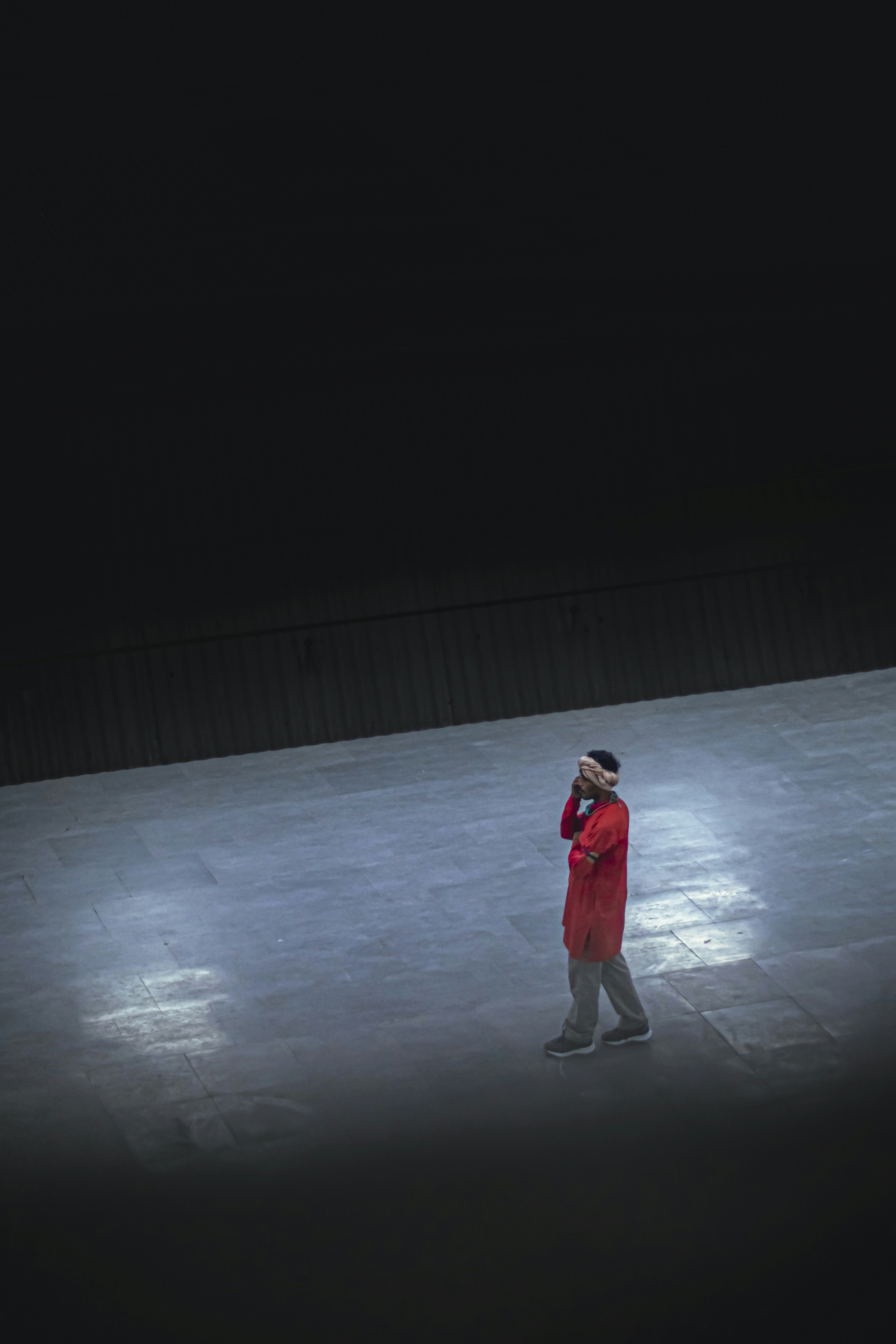 Solitary Reflection in a Vast Space