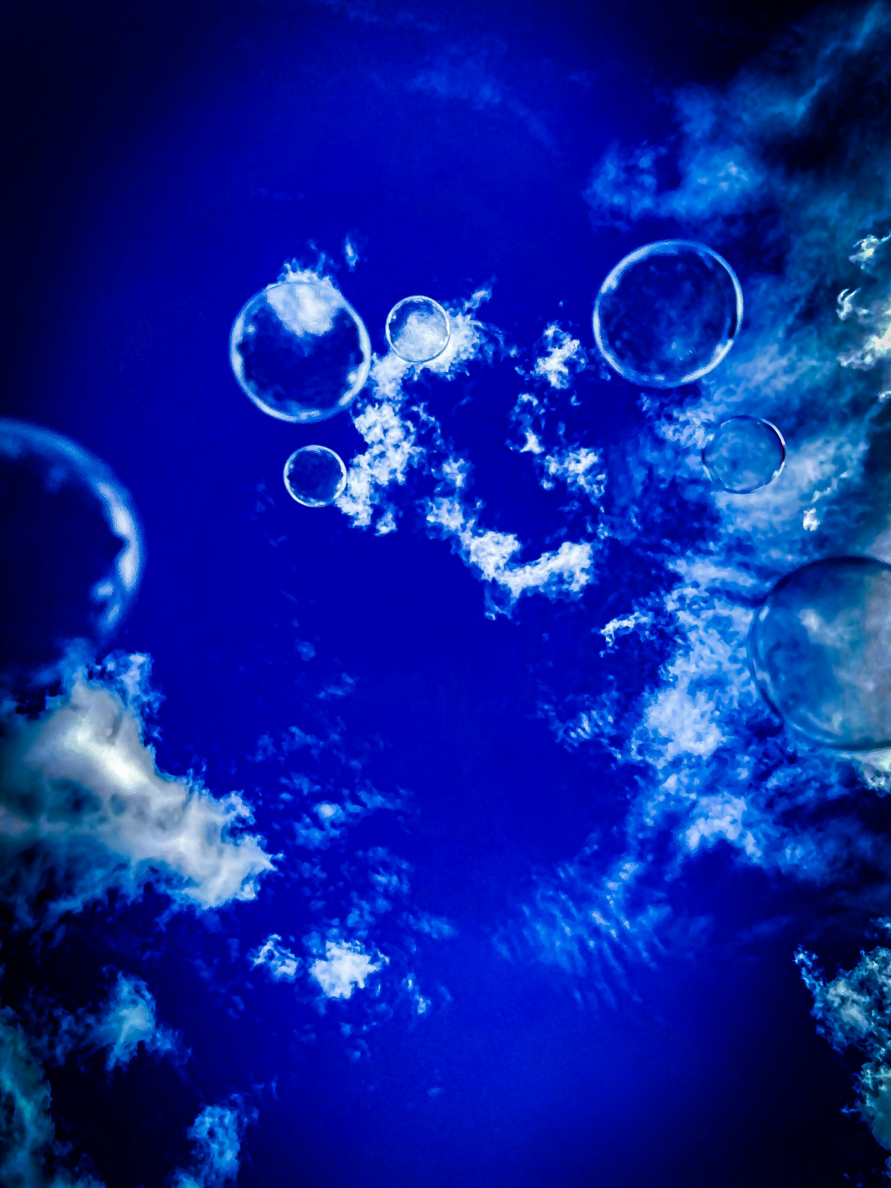 Un groupe de bulles flottant dans l’air photo – Photo Bulle Gratuite ...