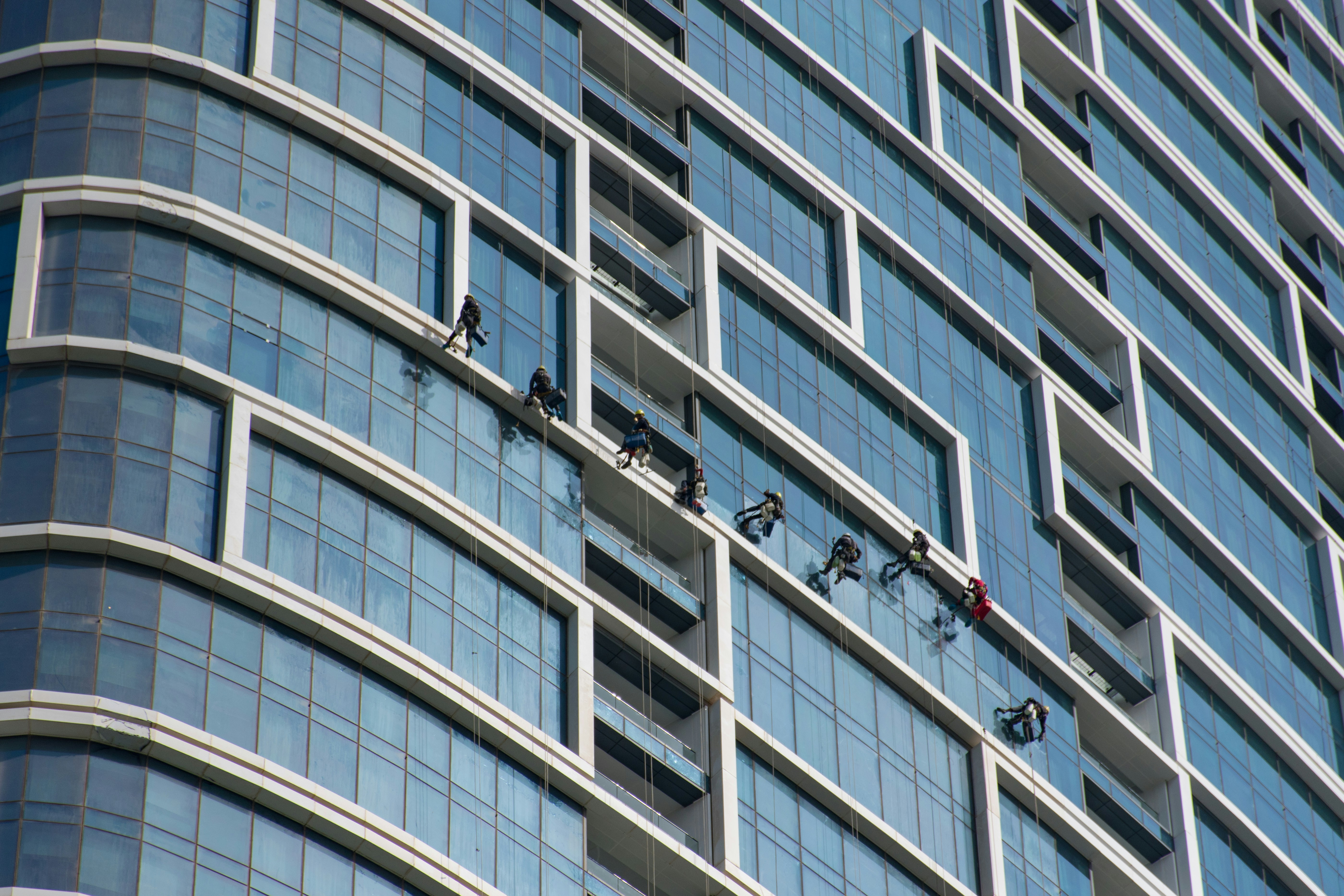 A group of people hanging off the side of a tall building photo – Free ...