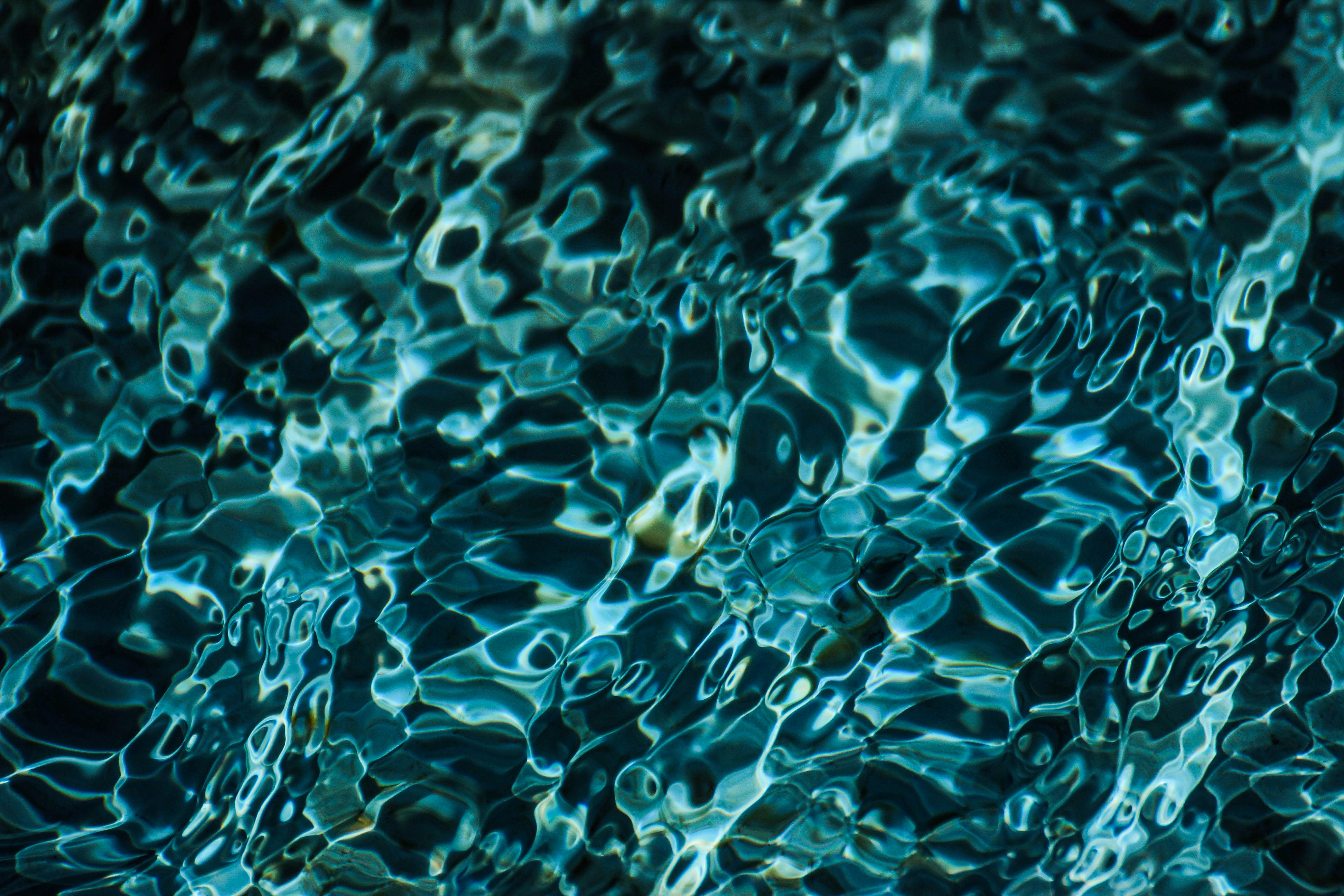 A close up view of a pool of water photo – Free Water Image on Unsplash