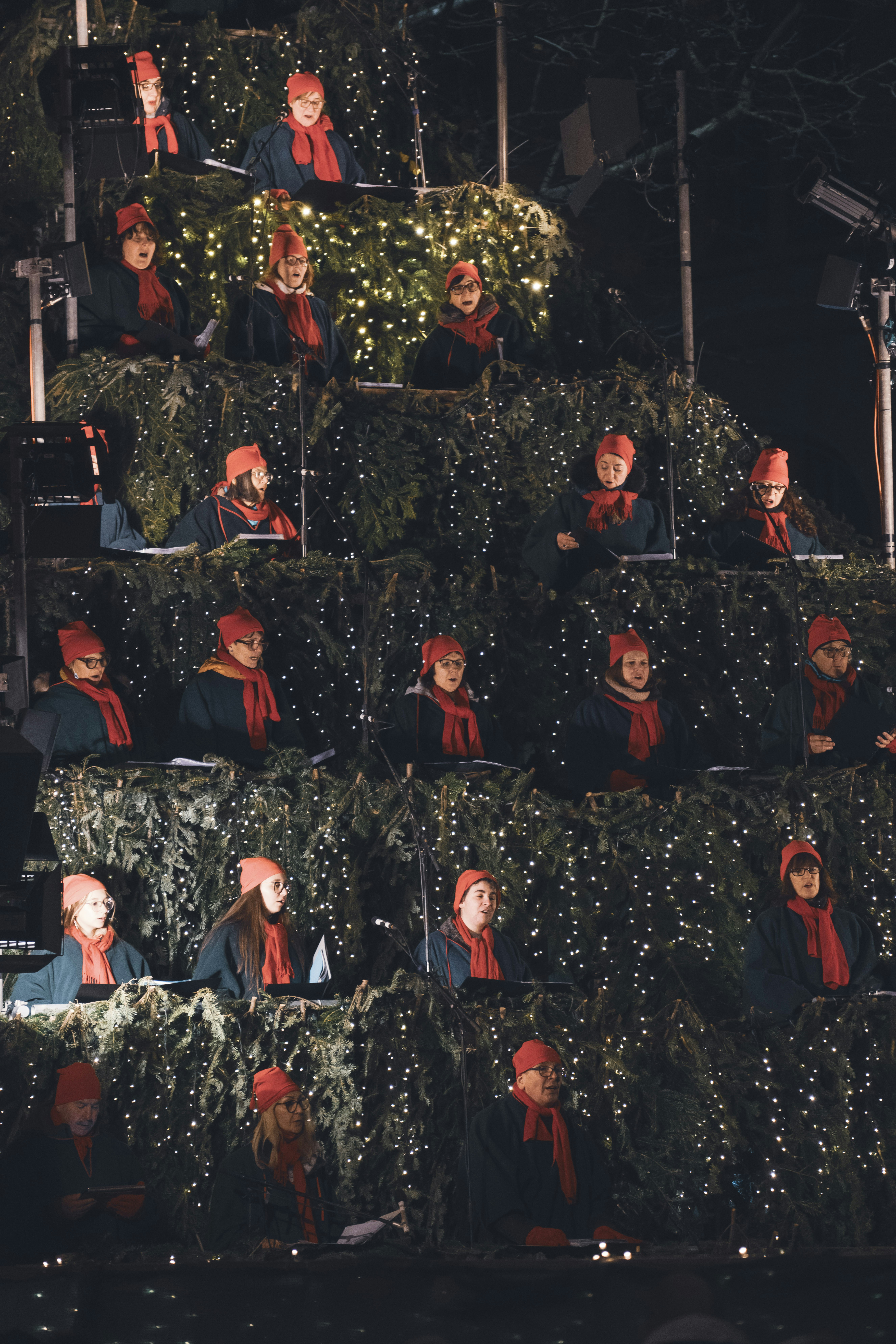 Twinkling Choir: A Night of Windowed Voices Sewn with Lights