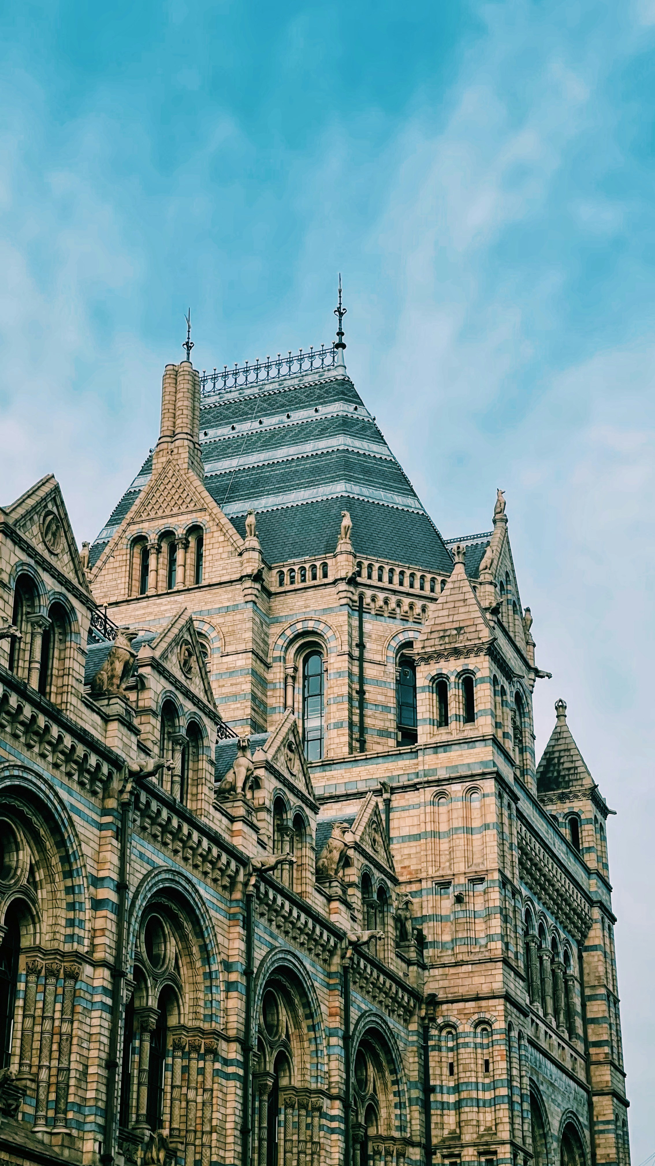 A large building with a clock on the front of it photo – Free London ...