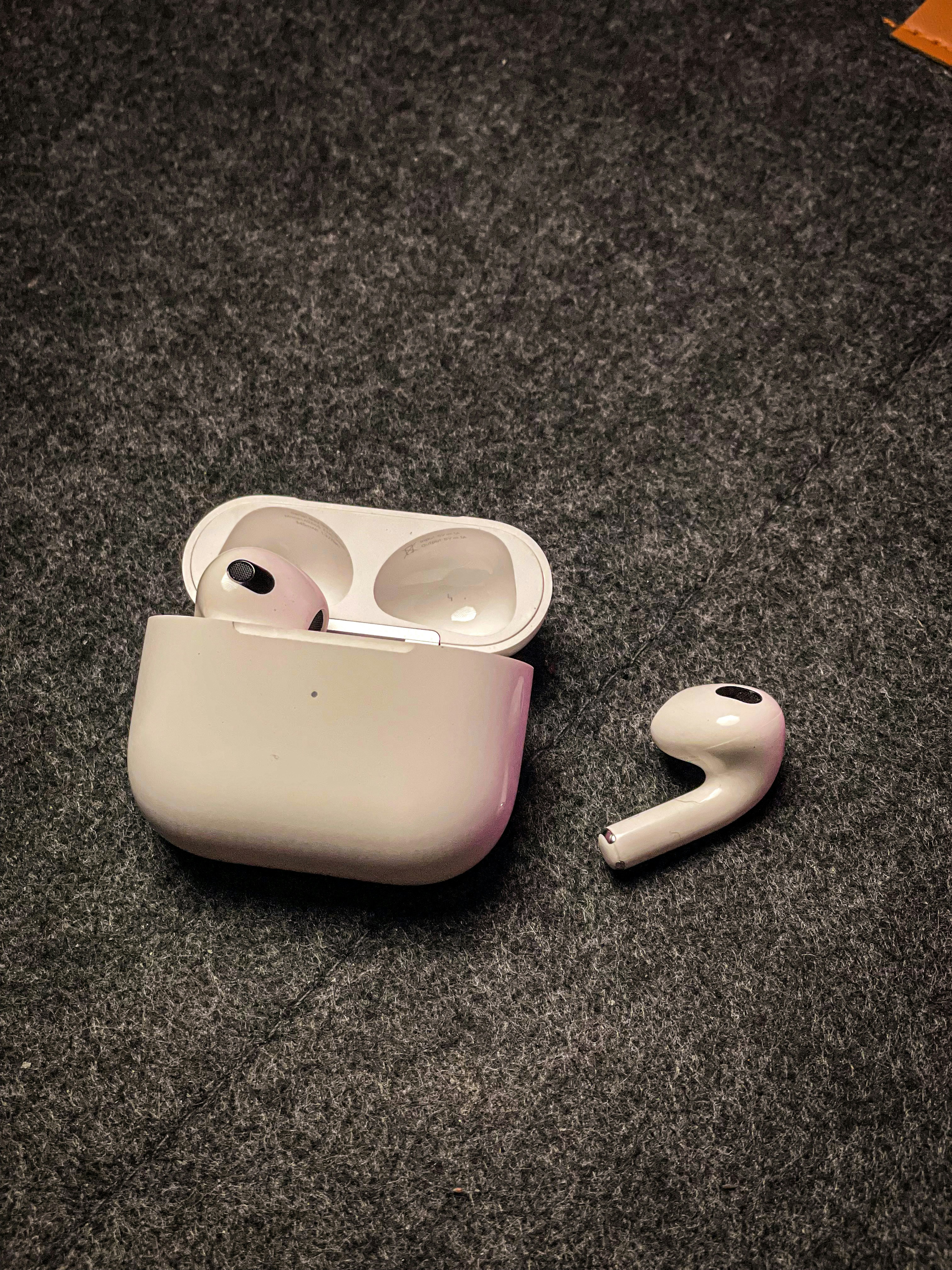 A pair of white ear buds laying on a carpet photo – Free Mouse Image on ...