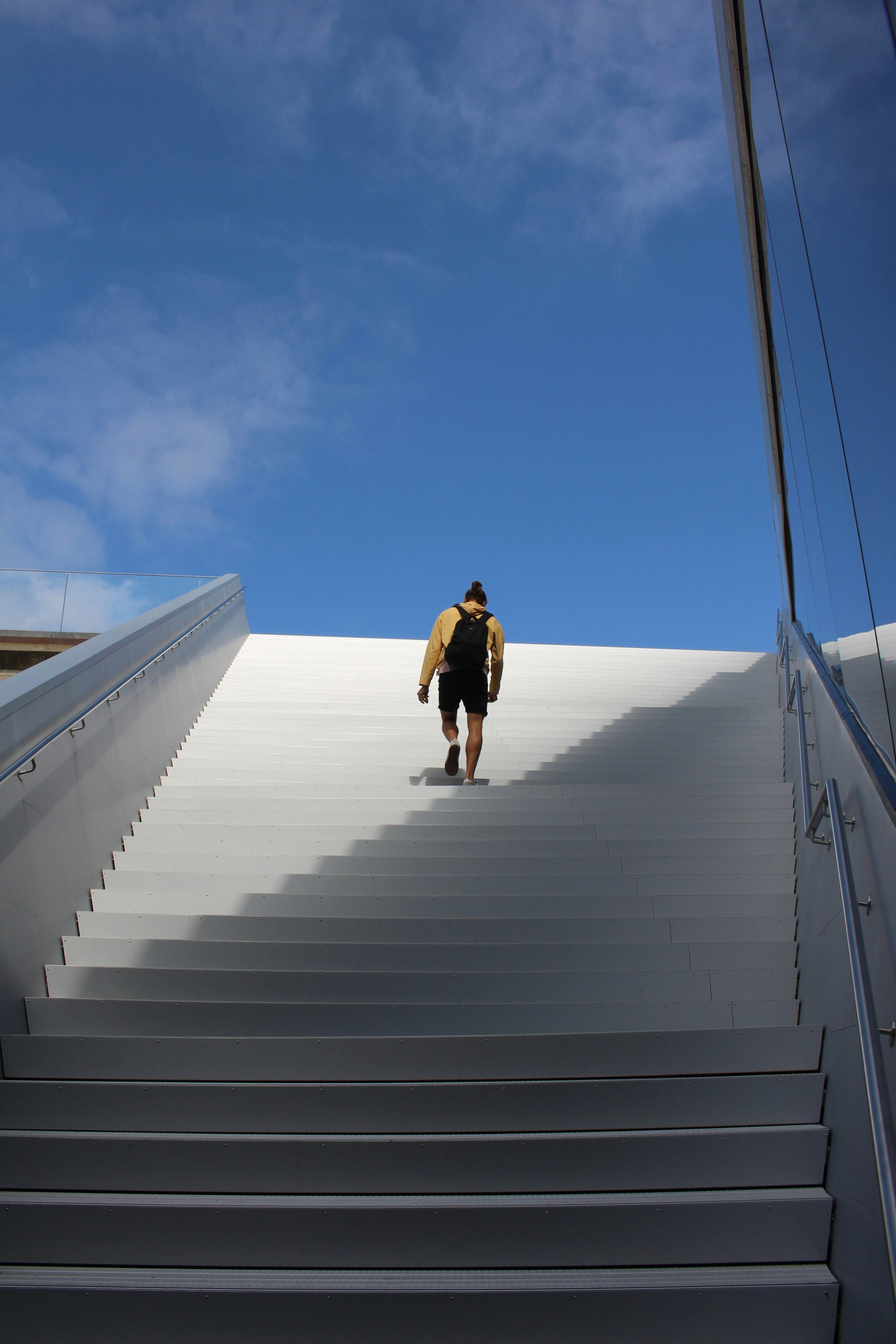 50,000+ Walking Up Stairs Pictures | Download Free Images on Unsplash