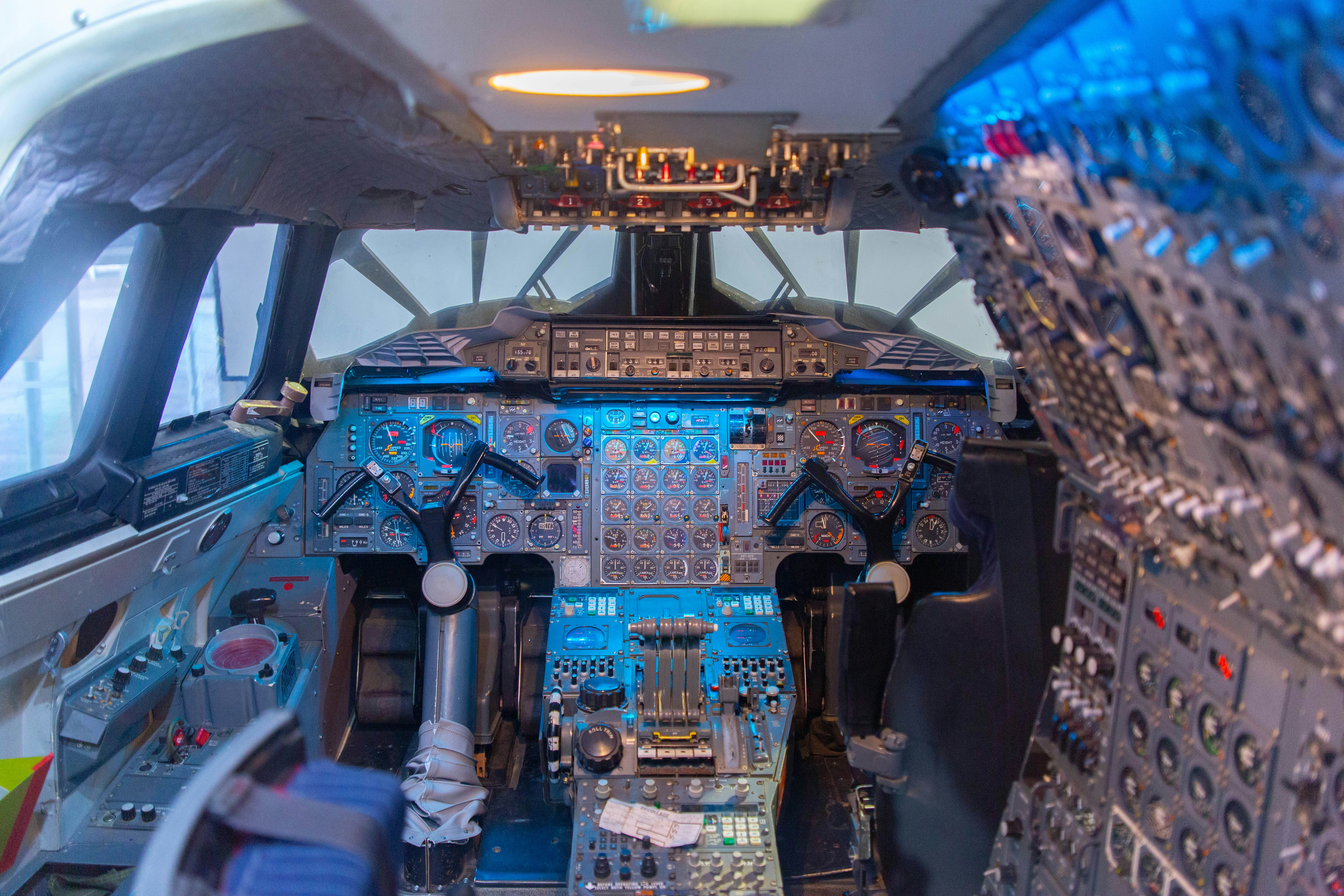 Une vue du cockpit d’un avion photo – Photo Poste de pilotage Gratuite ...