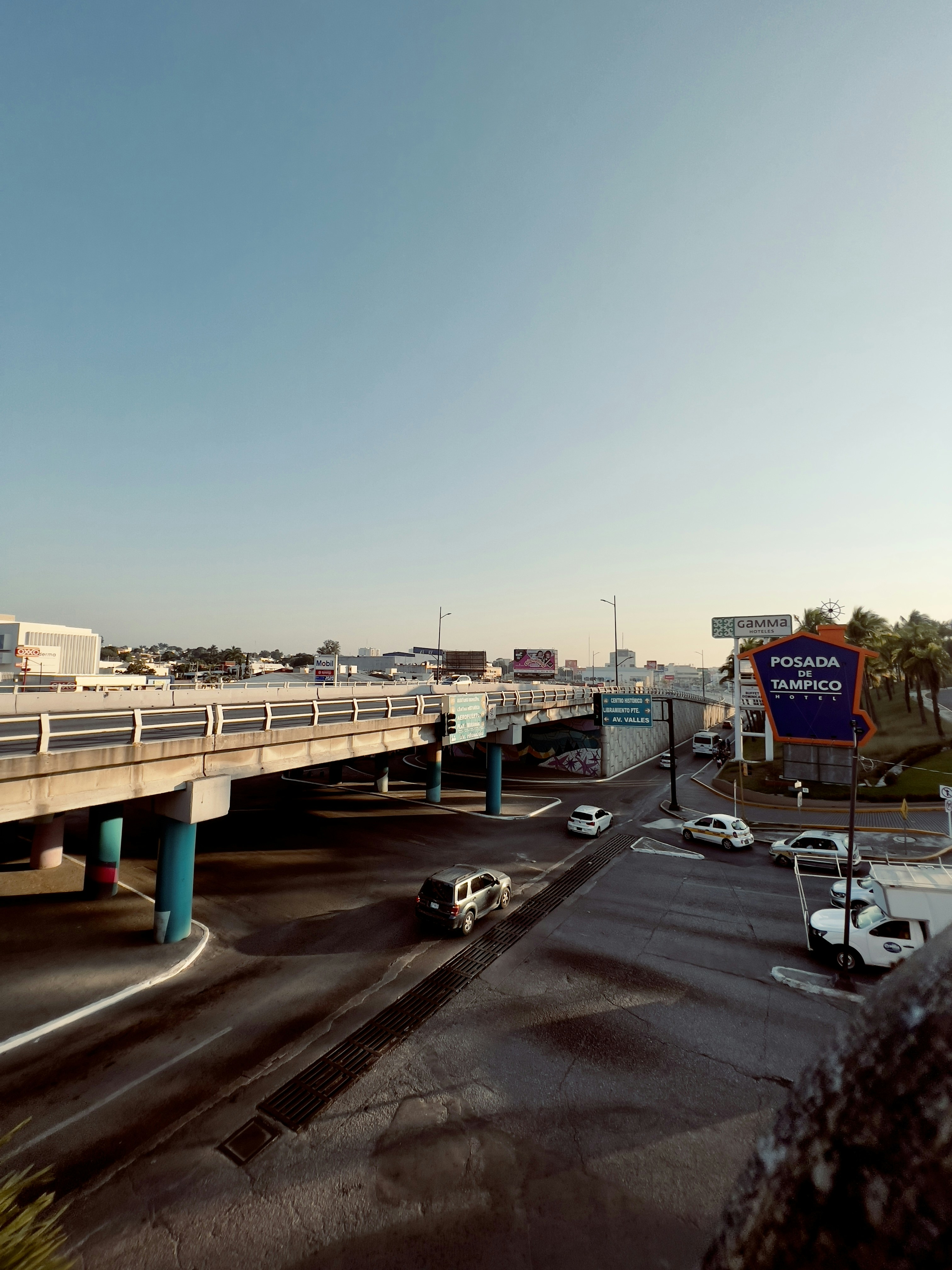 A freeway filled with lots of traffic under a blue sky photo – Free ...