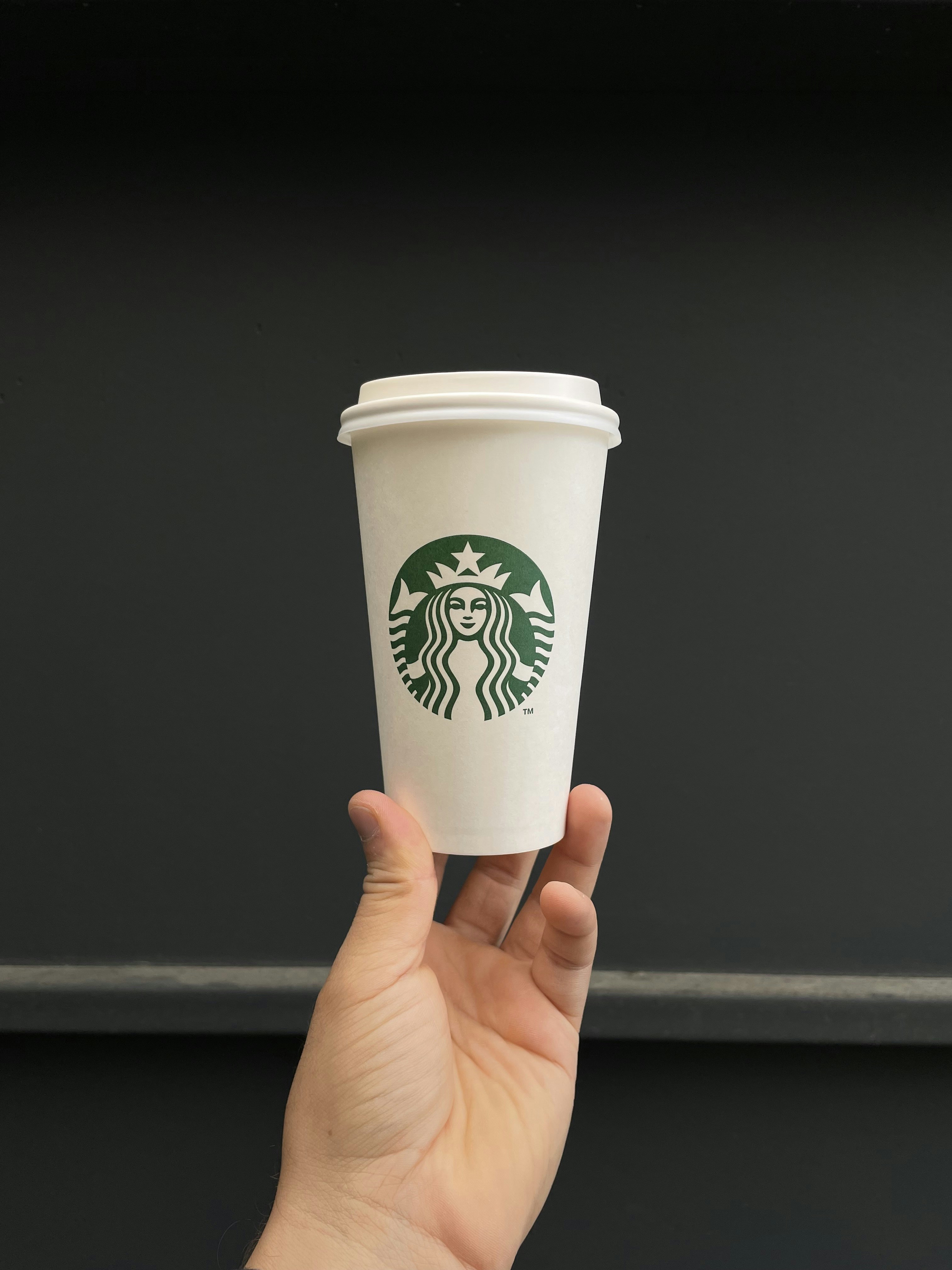 A hand holding a cup of starbucks coffee photo – Free Life style Image ...