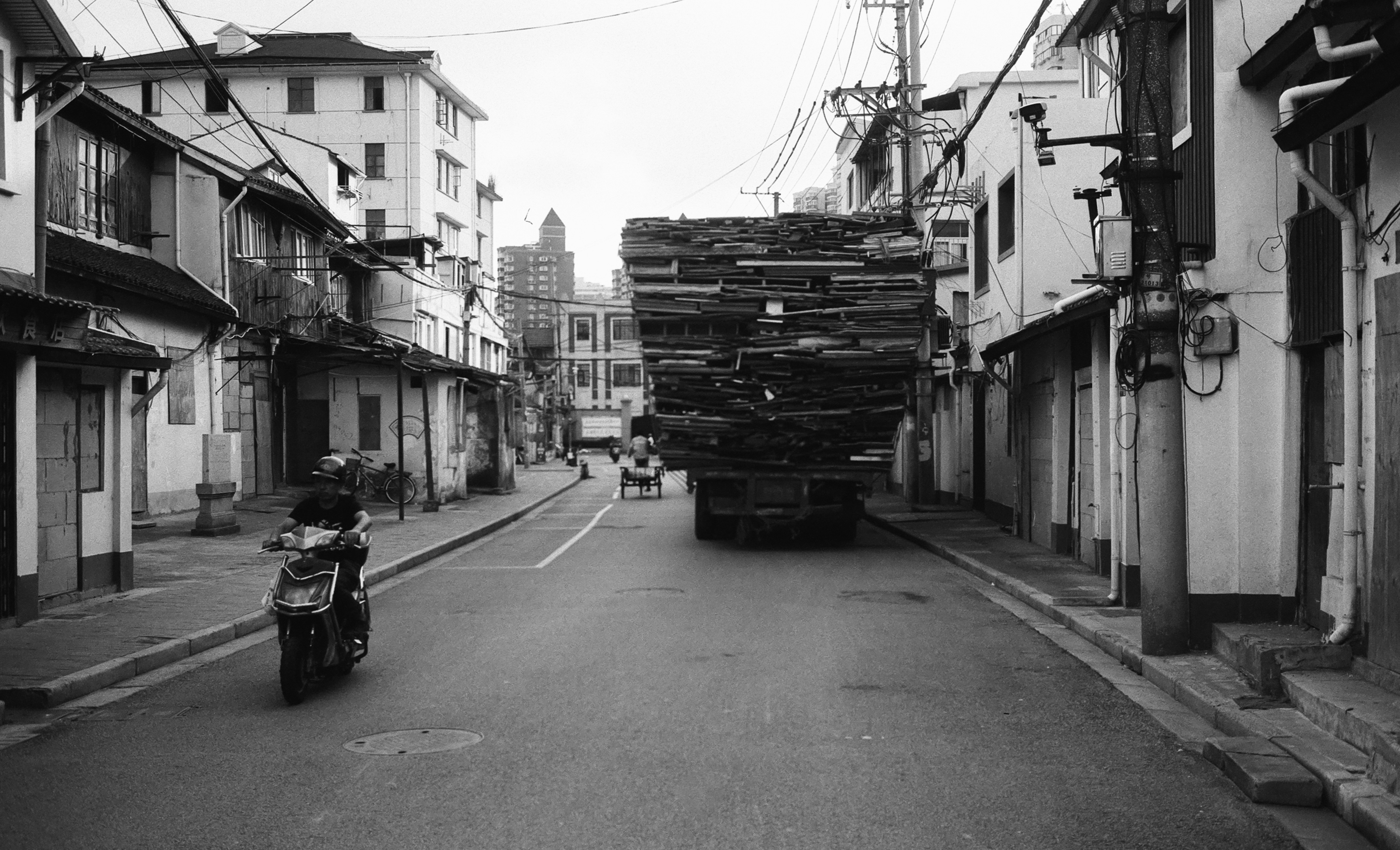 如果你有一次机会，哪怕只是一瞬间的机会,与以前决定性瞬间(选择、心态、观念)再见一次面,再见亦是责任?再见亦是坚定?再见亦是泪?
