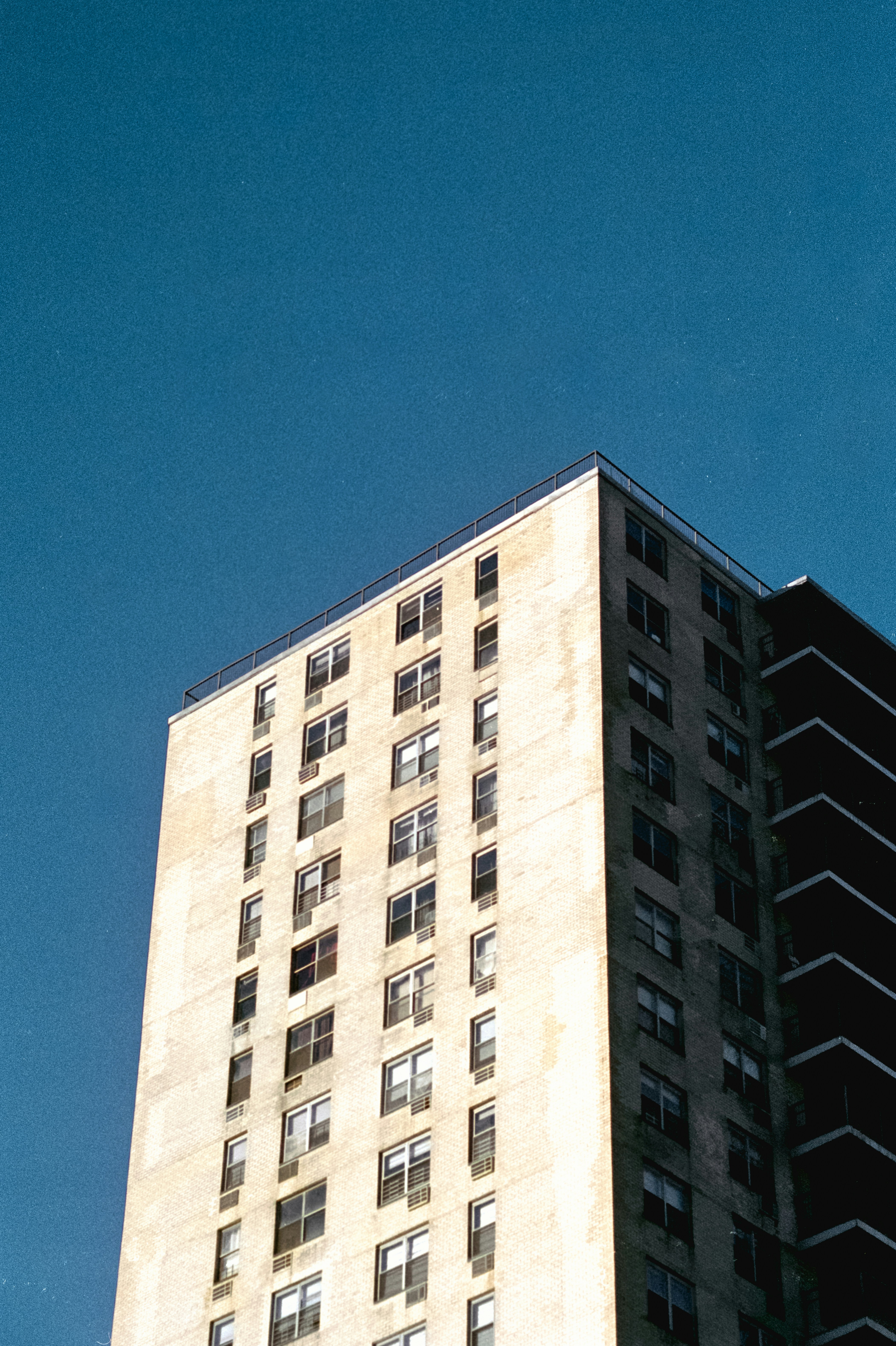 A very tall building with lots of windows photo – Free Coney island ...