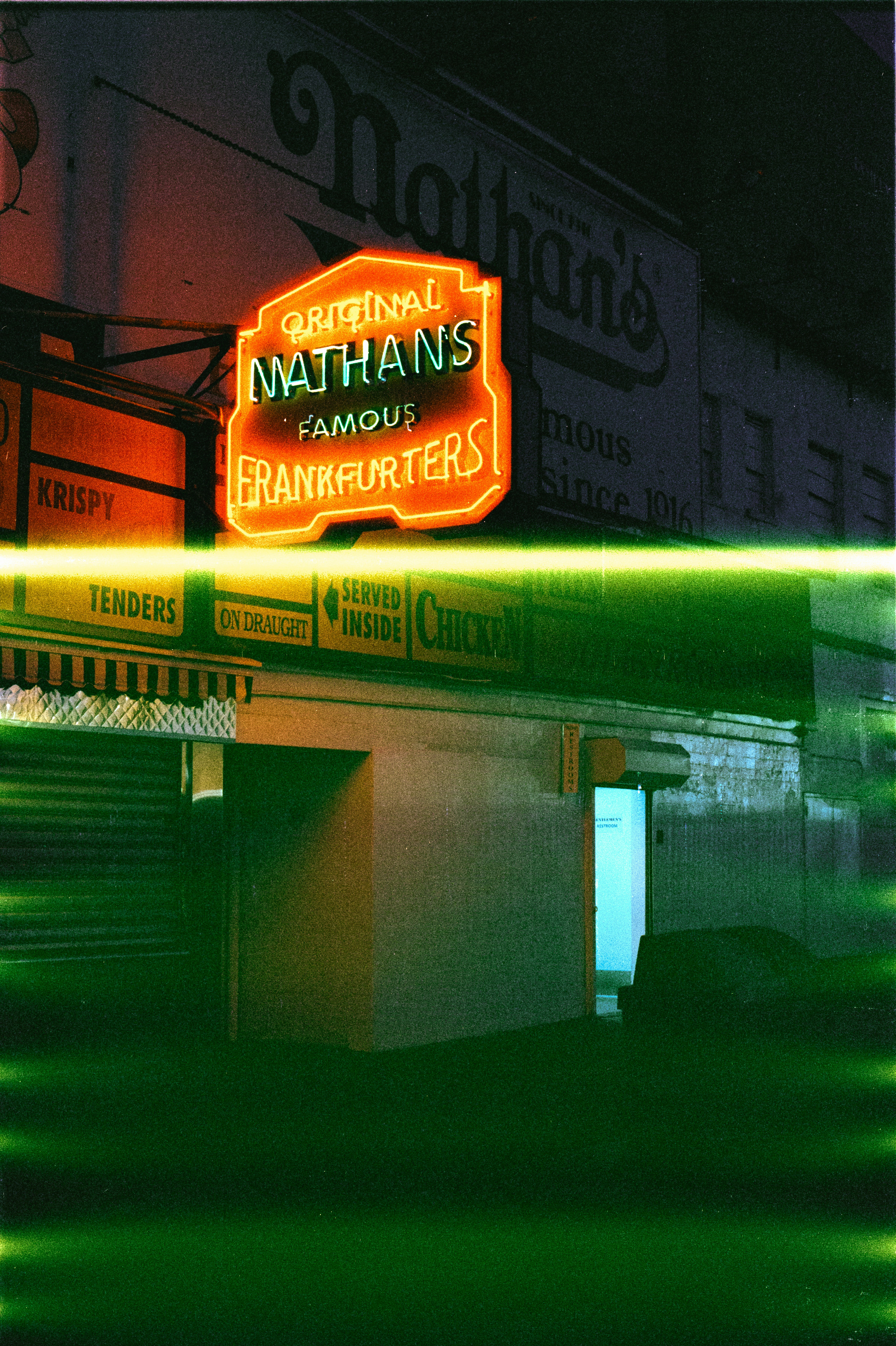 Foto Un letrero de neón para los famosos Branfruiters de Nathan ...